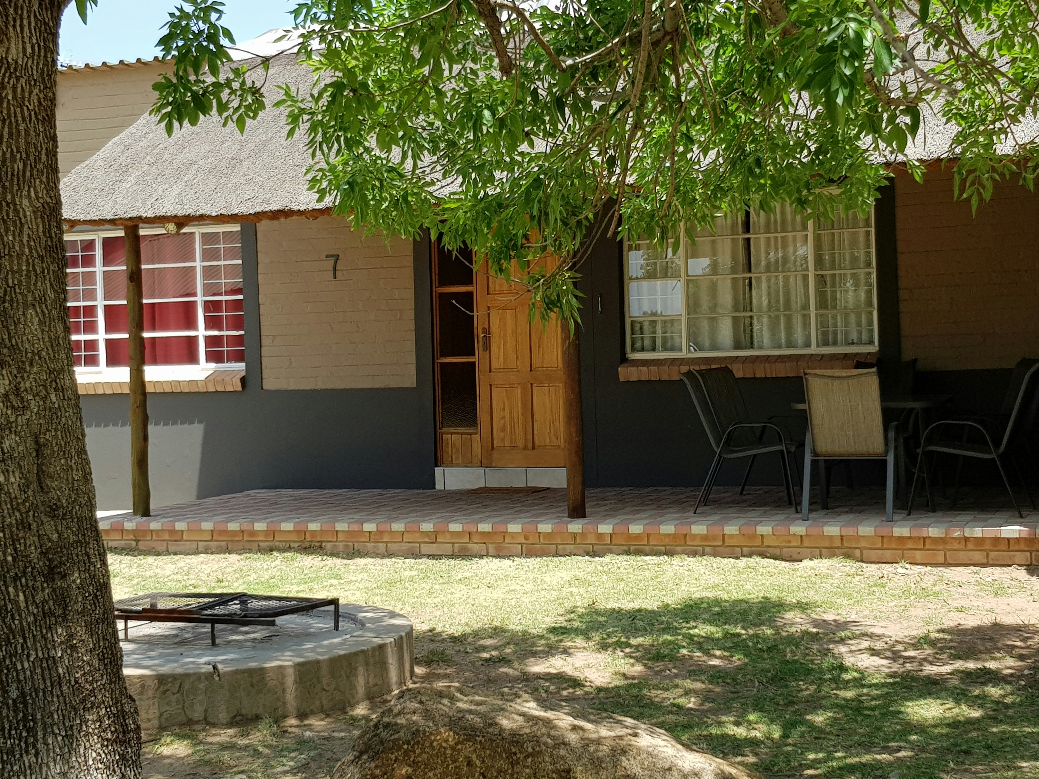 Dimalachite River Lodge & Nature Resort | LekkeSlaap