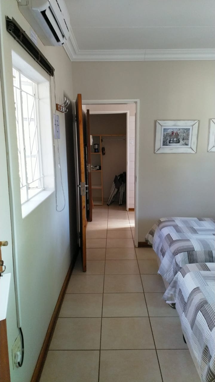Kambro Accommodation & Farm Stall | Rooms