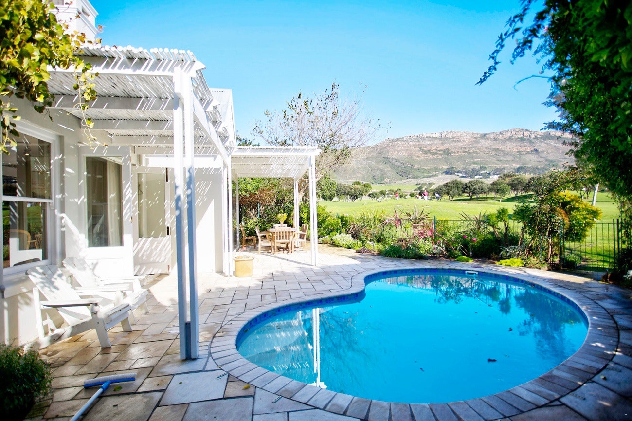 Steenberg Estate Accommodation - LekkeSlaap