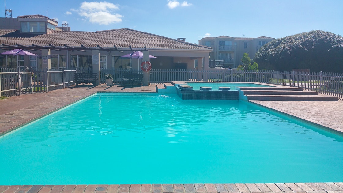 Hermanus Beach Club Unit 157 | LekkeSlaap