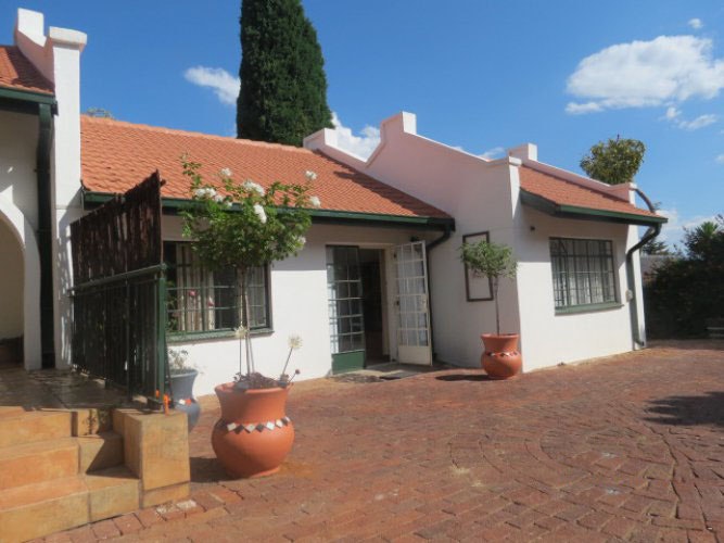 Accommodation near Denmar Psychiatric Hospital | LekkeSlaap