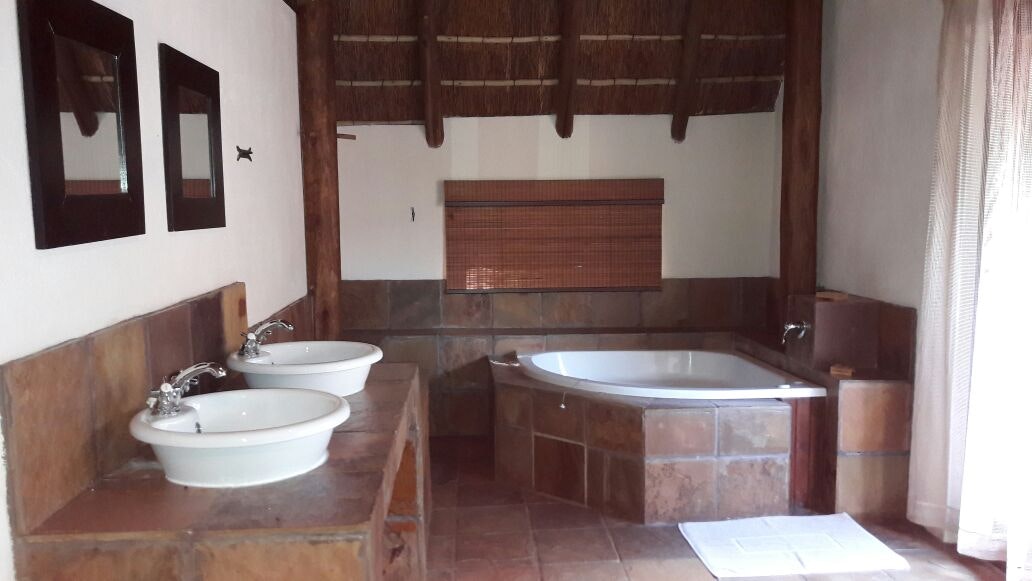 Nkonkoni Fishing Camp | LekkeSlaap