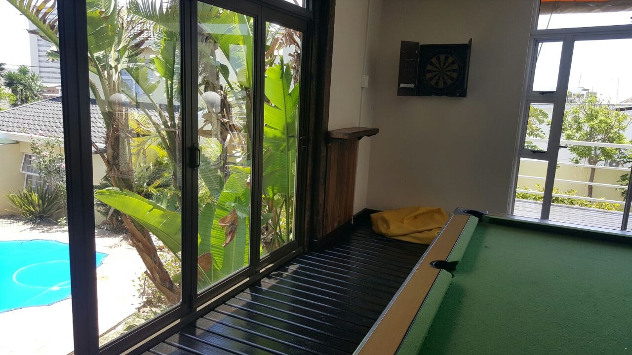 9 on La Roche Drive | LekkeSlaap