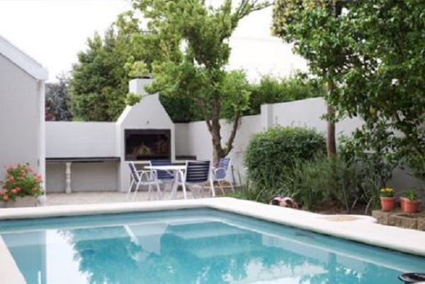 Laurel Cottage Self-catering Suites | LekkeSlaap