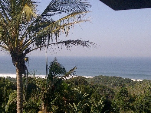 Isigidi Beach House | LekkeSlaap