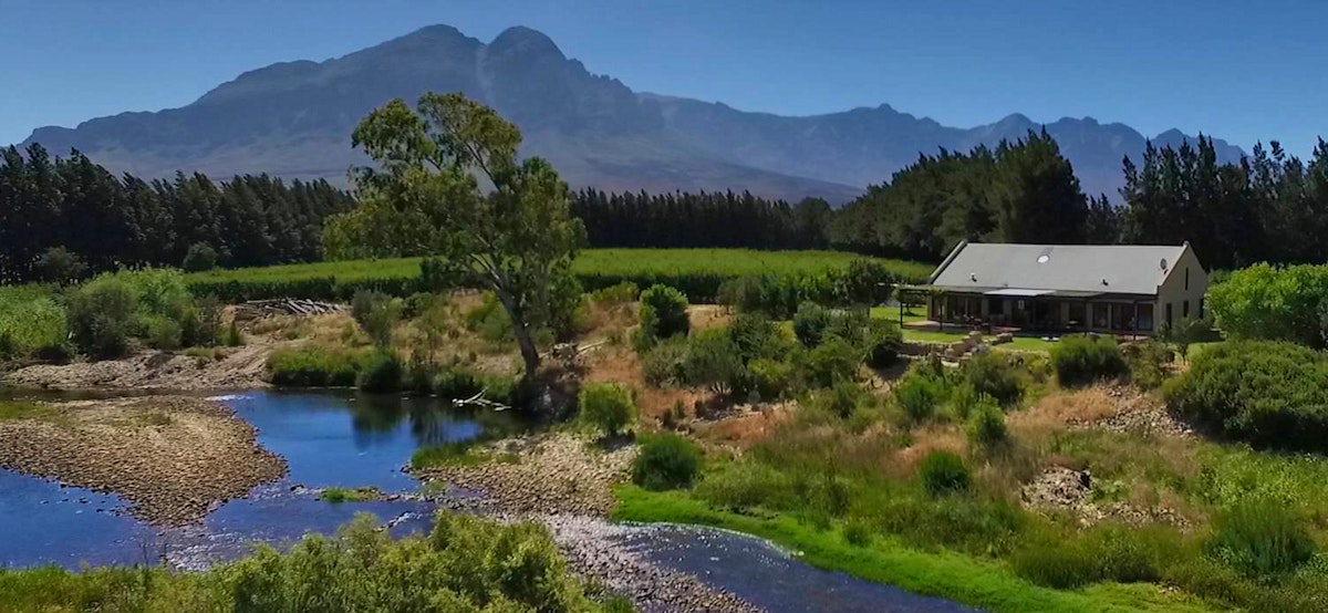 The Riverstone House | LekkeSlaap