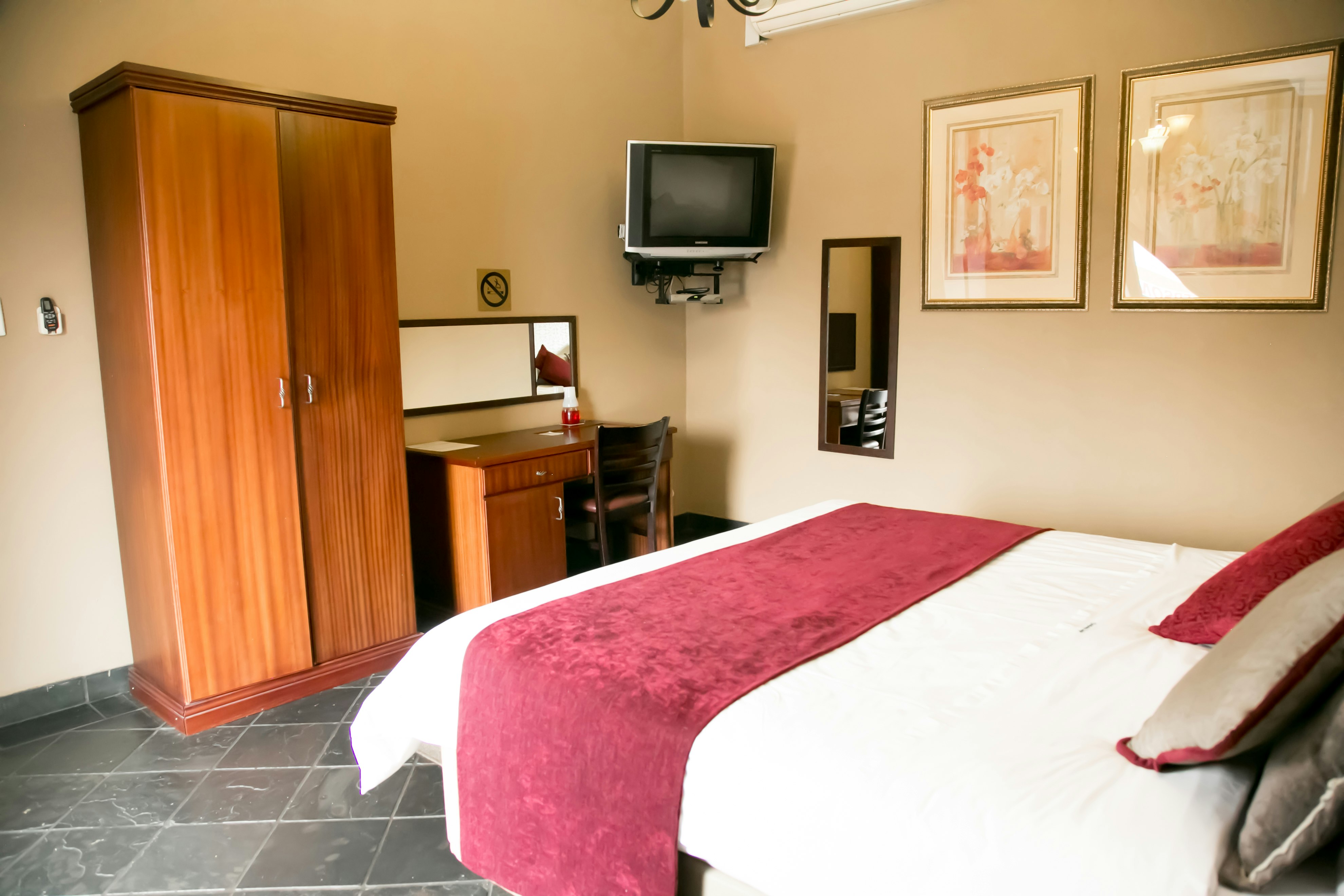 Nigel Goldfields Lodge and Conference Centre | LekkeSlaap