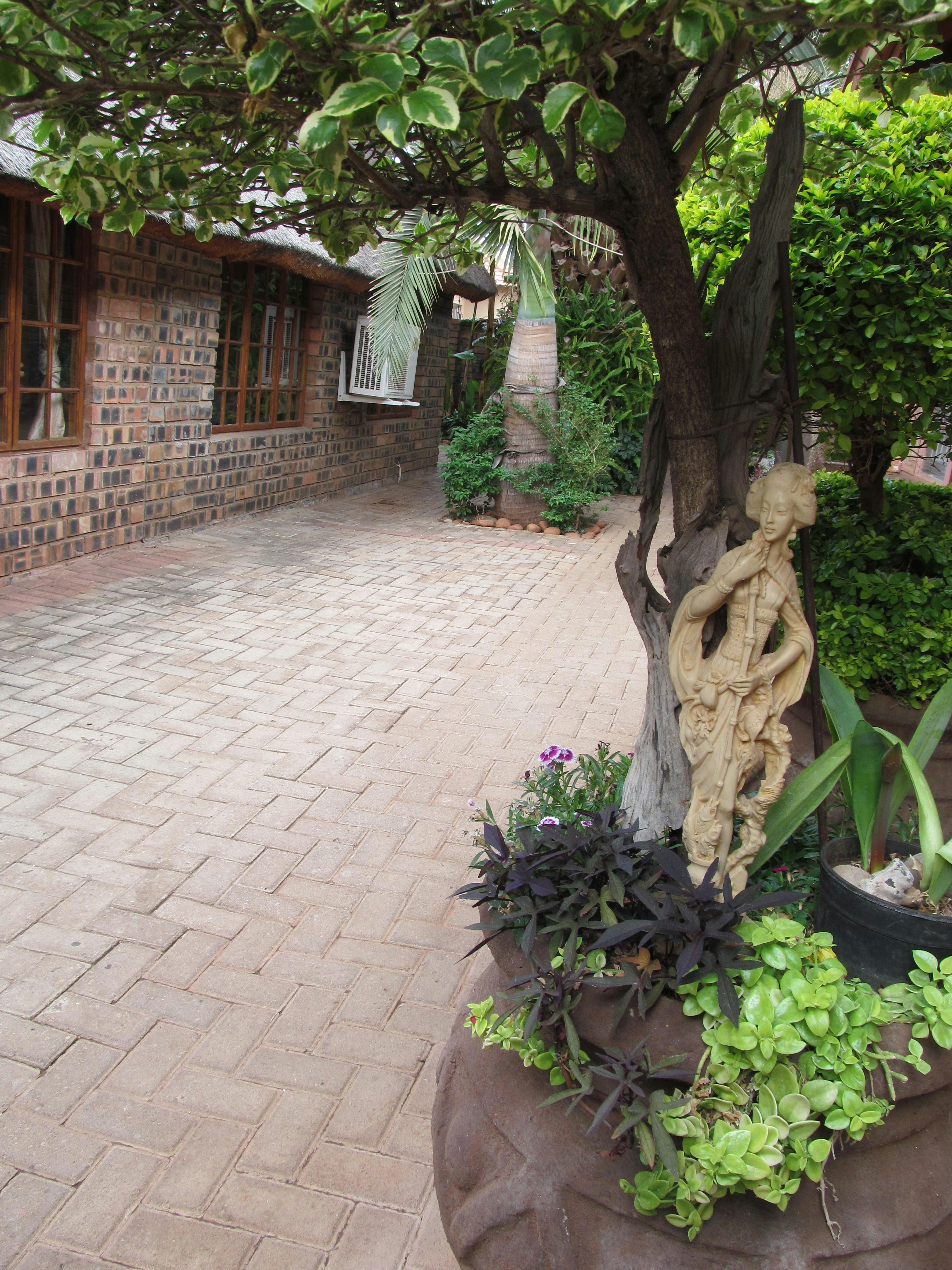 Hoeka Toeka Guest House | Rooms