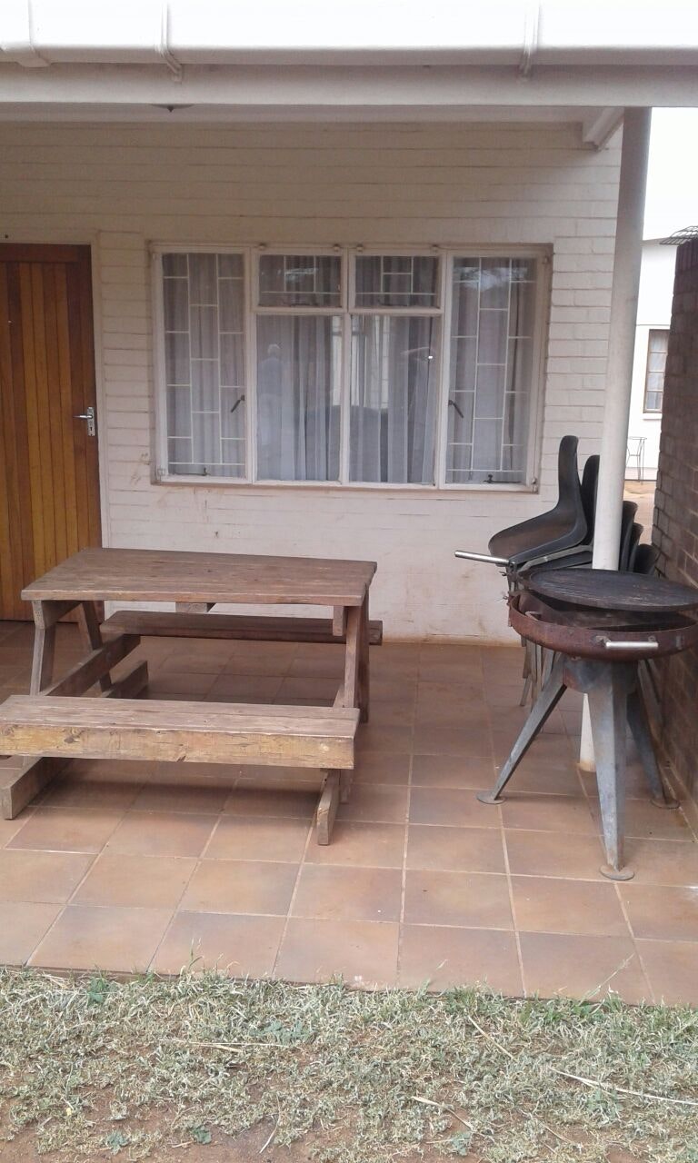 Golela Border Post Accommodation - LekkeSlaap