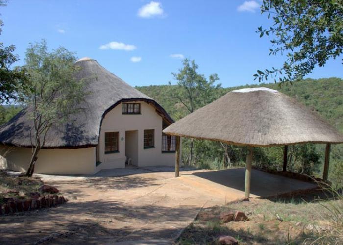 Thaba Monate Game Lodge | LekkeSlaap
