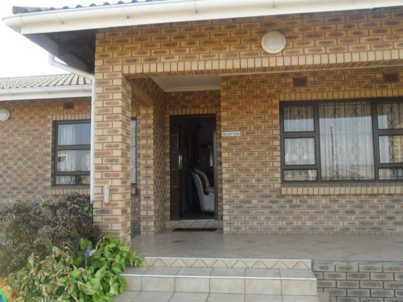 Ekhaya Lodge | LekkeSlaap