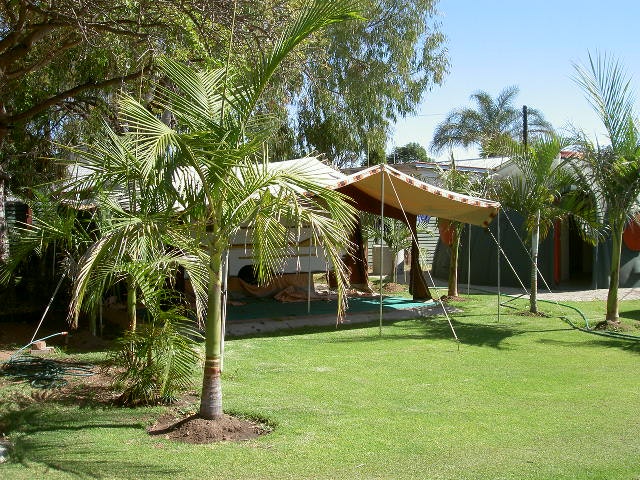 Igloo Inn Overnight and Caravan Park | LekkeSlaap