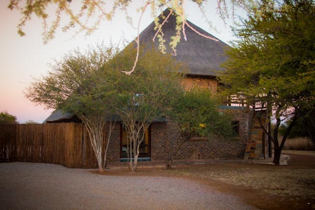 Makhato Bush Lodge 15 | LekkeSlaap