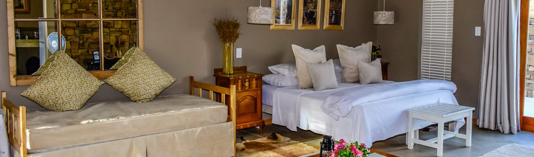Jakhalsdans Karoo Guest House, Farmstay and Safaris | LekkeSlaap