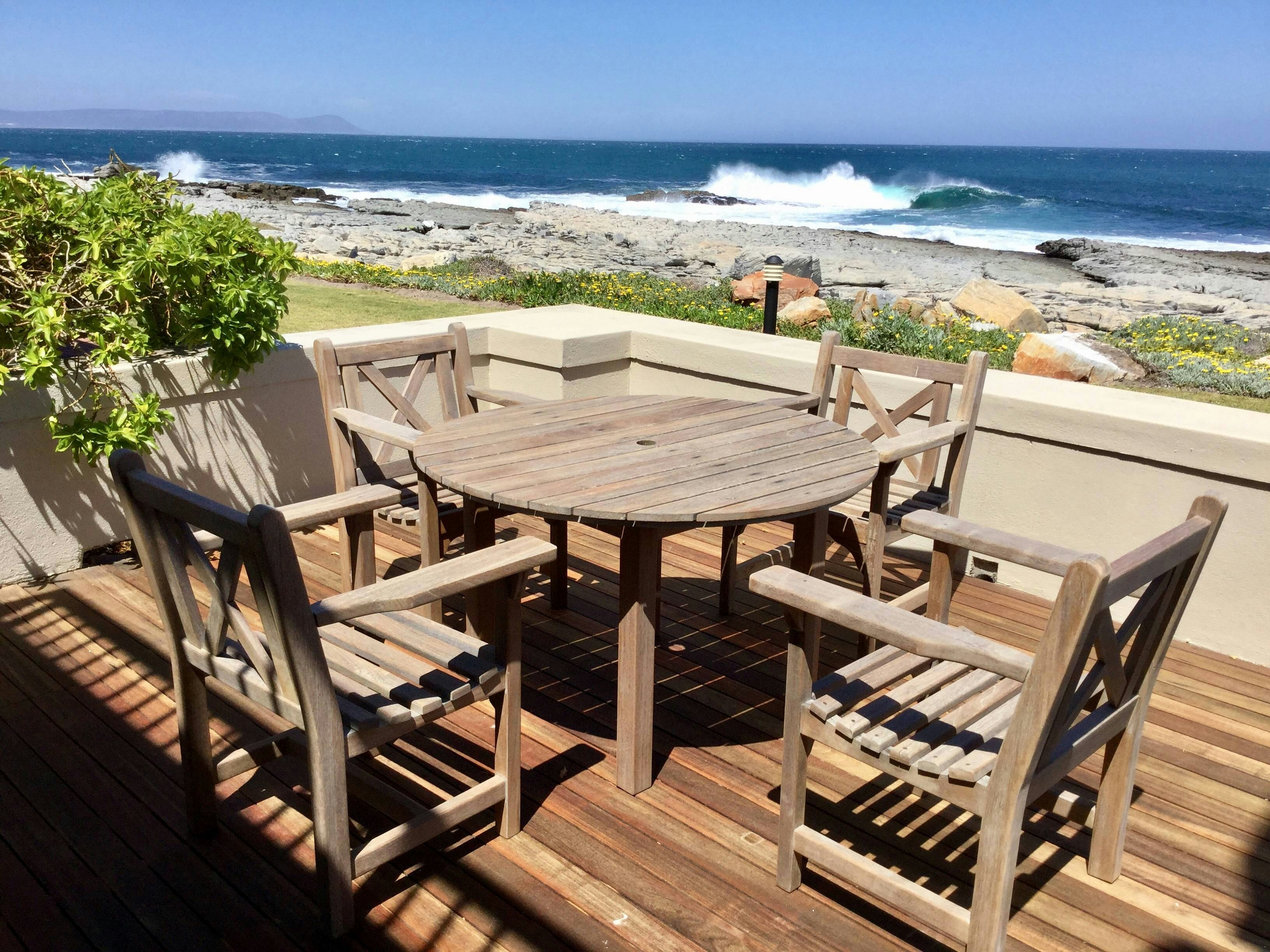 House 12 Beach Club | LekkeSlaap