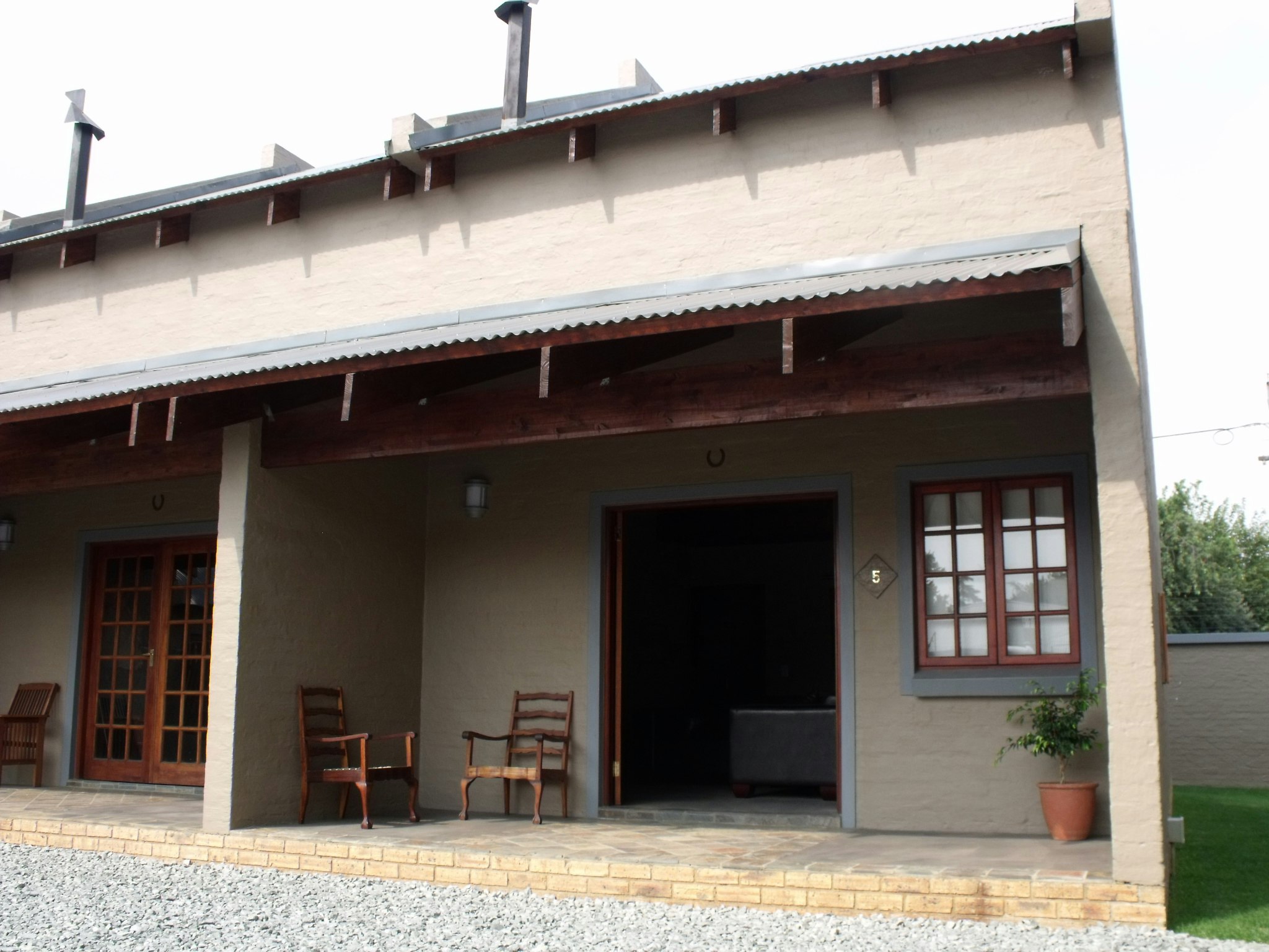 Commalong Lodge | LekkeSlaap