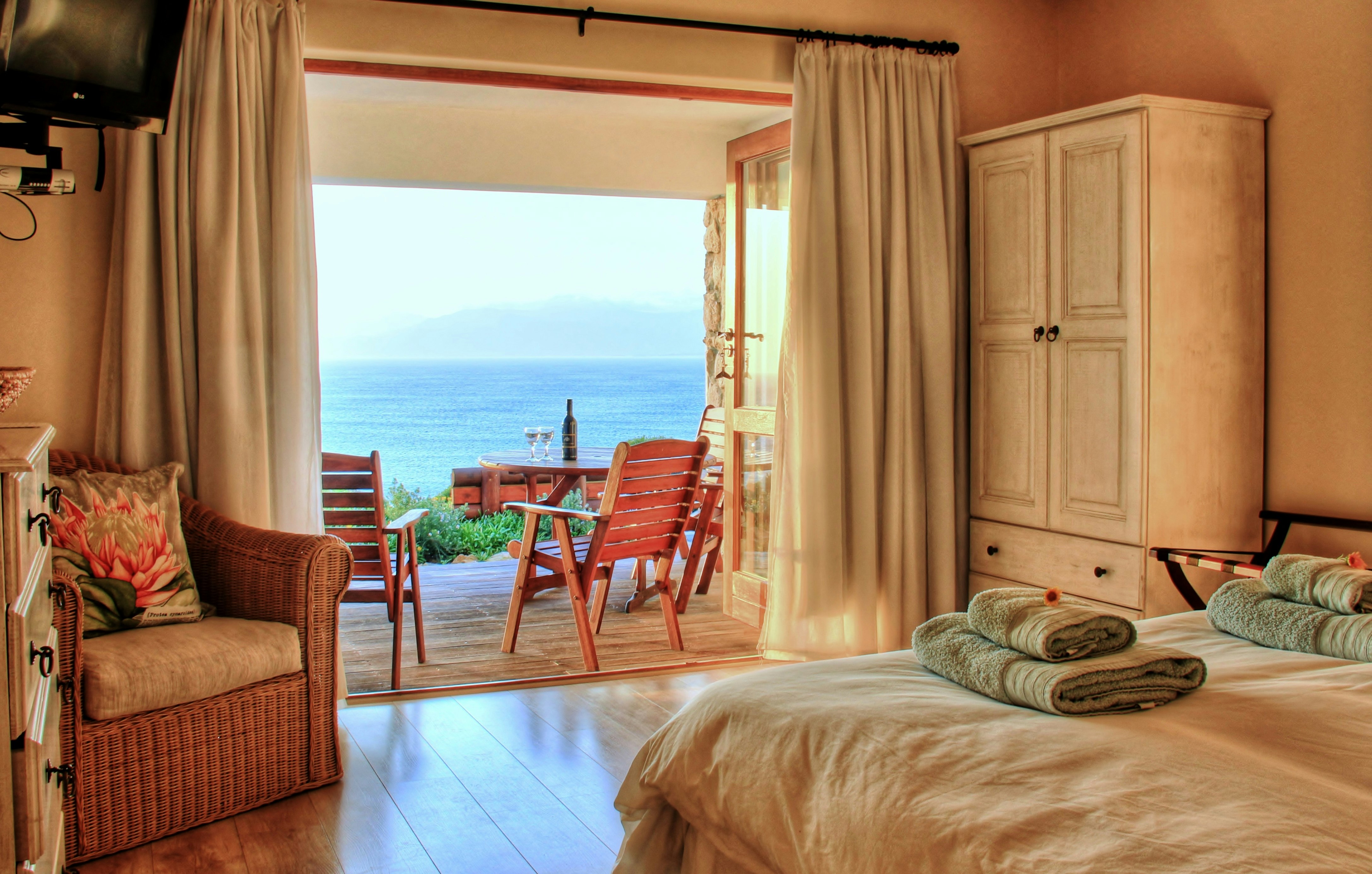 Kleinzee Oceanfront Guesthouse | LekkeSlaap