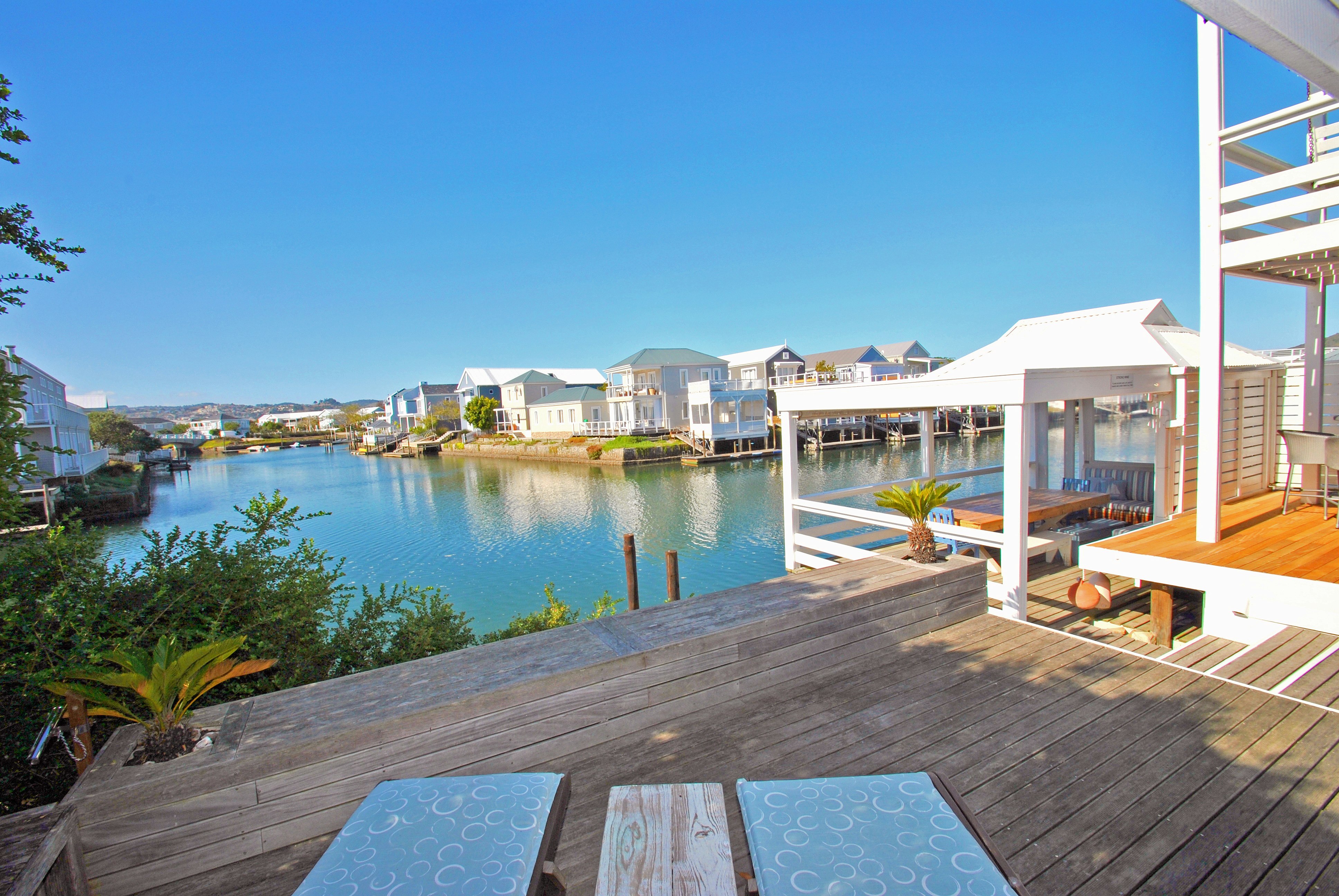 Thesen Island Accommodation - LekkeSlaap