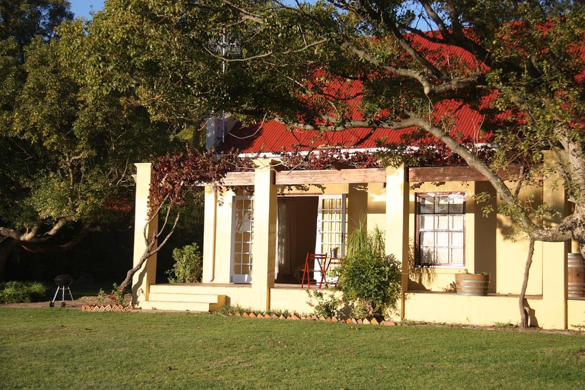 Calais Wynplaas | LekkeSlaap