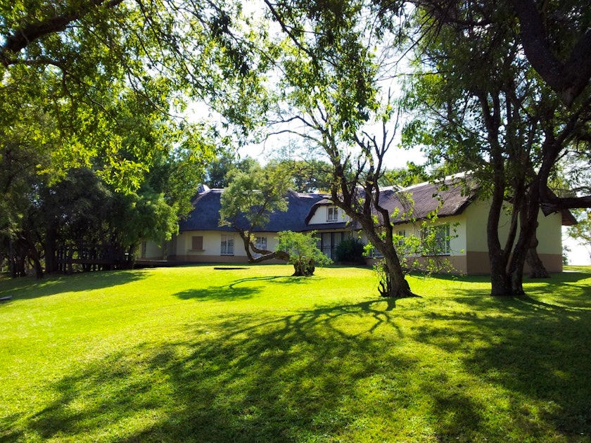 Jimmy's Place - Thatch Lodge | LekkeSlaap