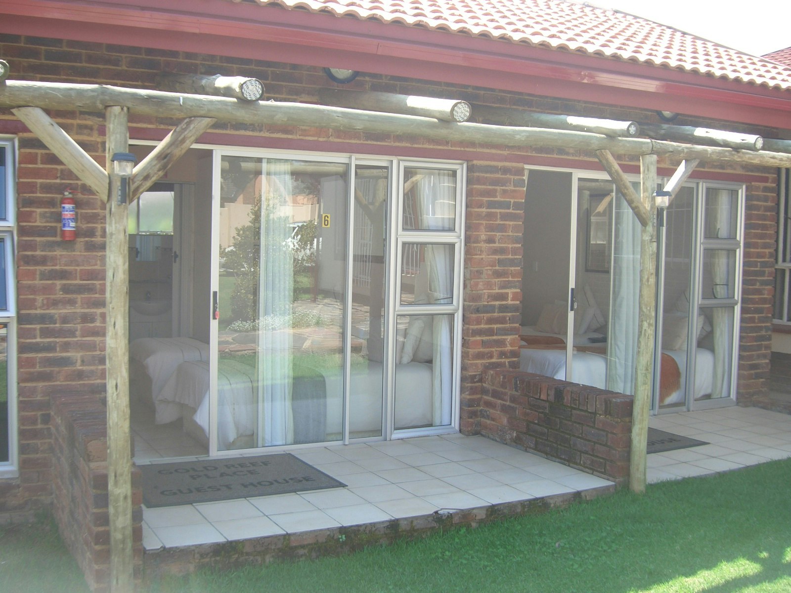 Gold Reef Place Guest House | LekkeSlaap