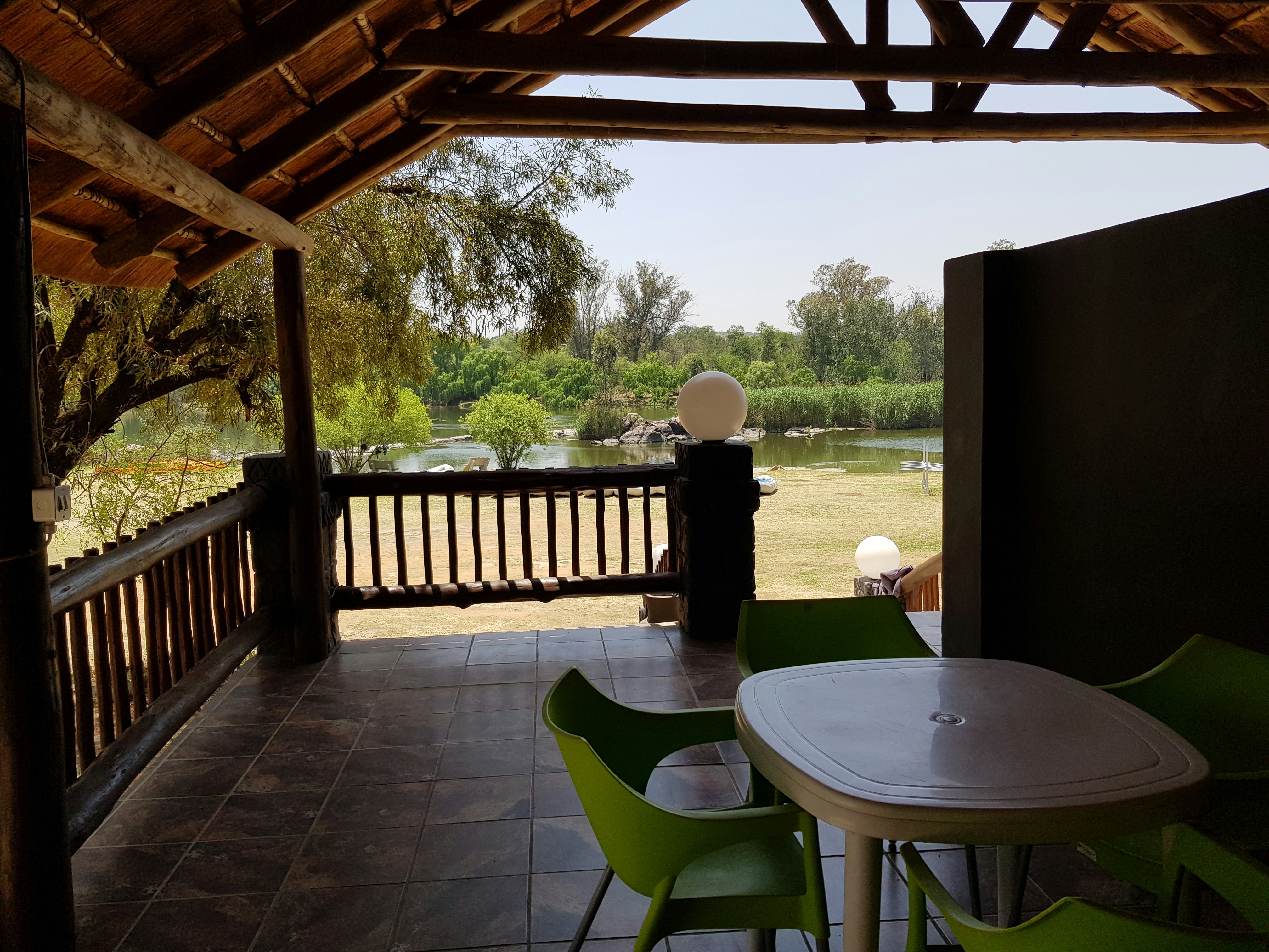 Dimalachite River Lodge & Nature Resort | LekkeSlaap