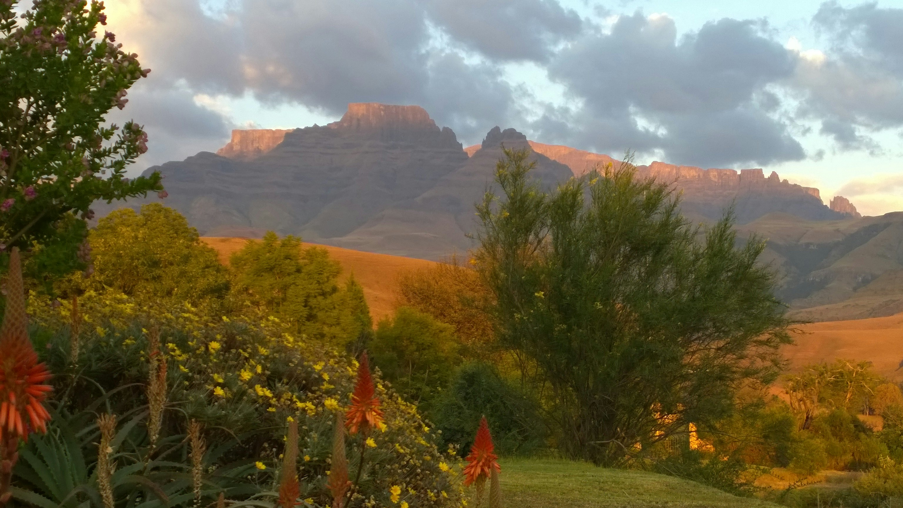 Inkunzi Cave | Rooms