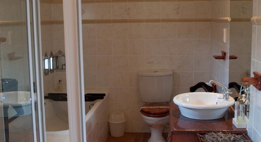 Old Mill Lodge & Restaurant | Rooms