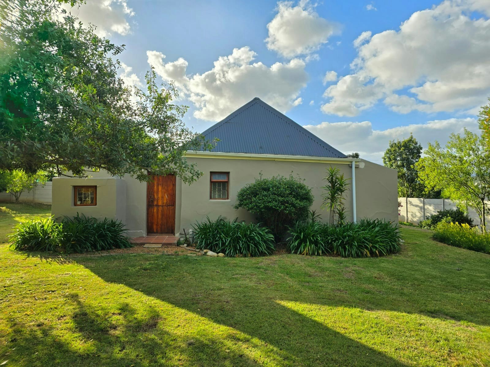 Willow Tree Cottage | LekkeSlaap