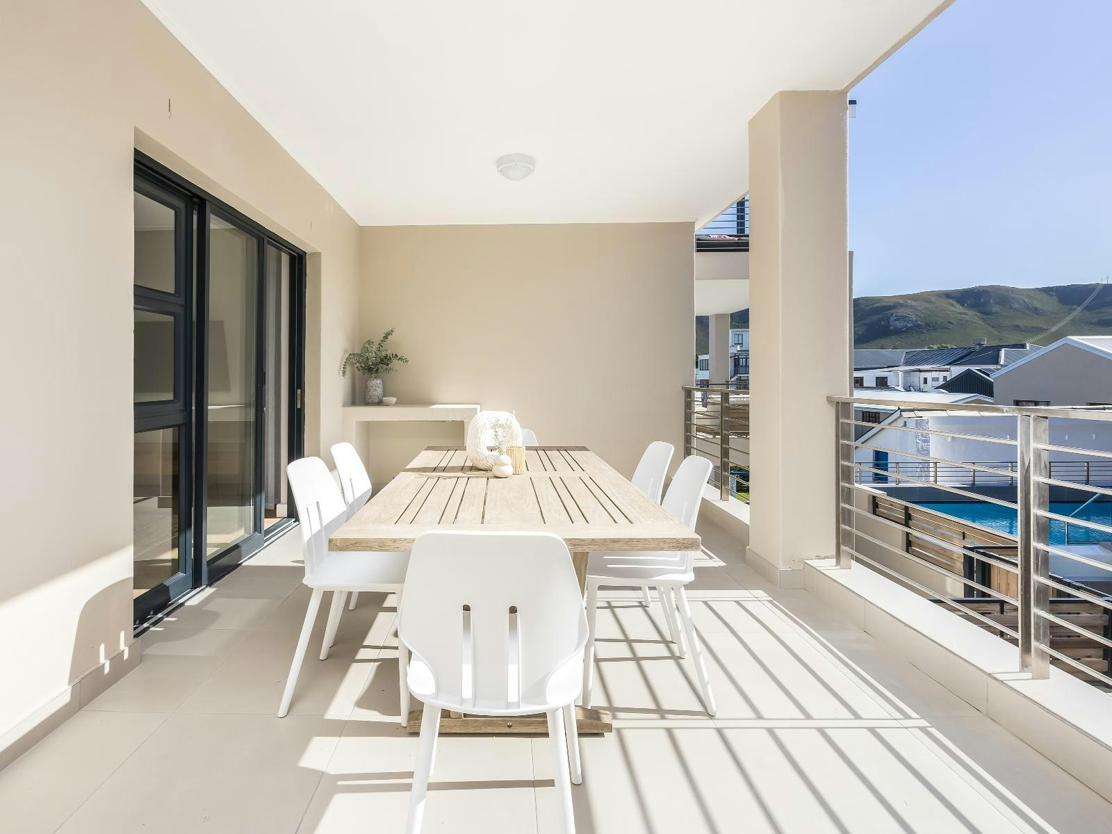 Esplanade Hermanus-Pool View Delux 208 | LekkeSlaap