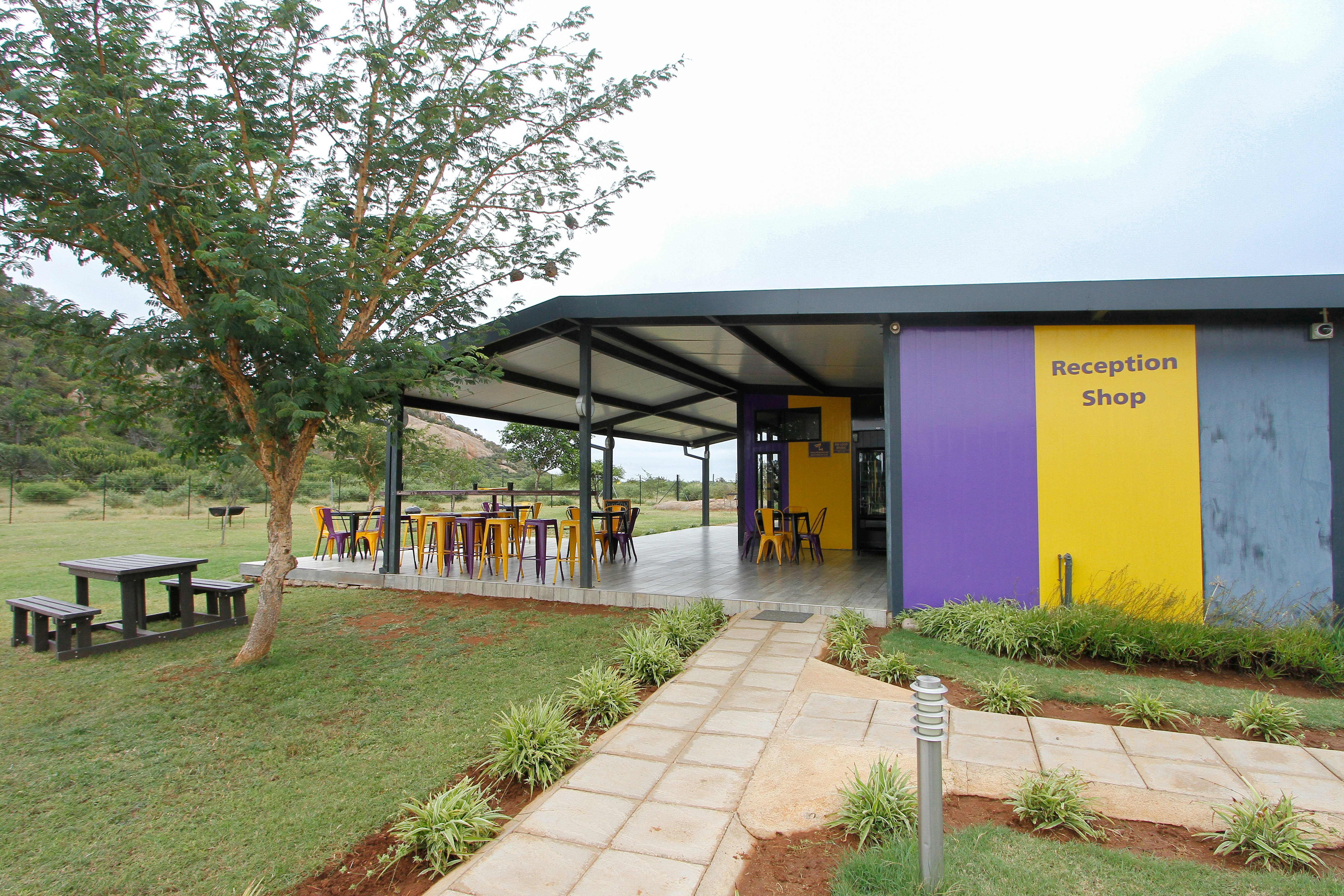 Accommodation near Botlokwa Hospital | LekkeSlaap