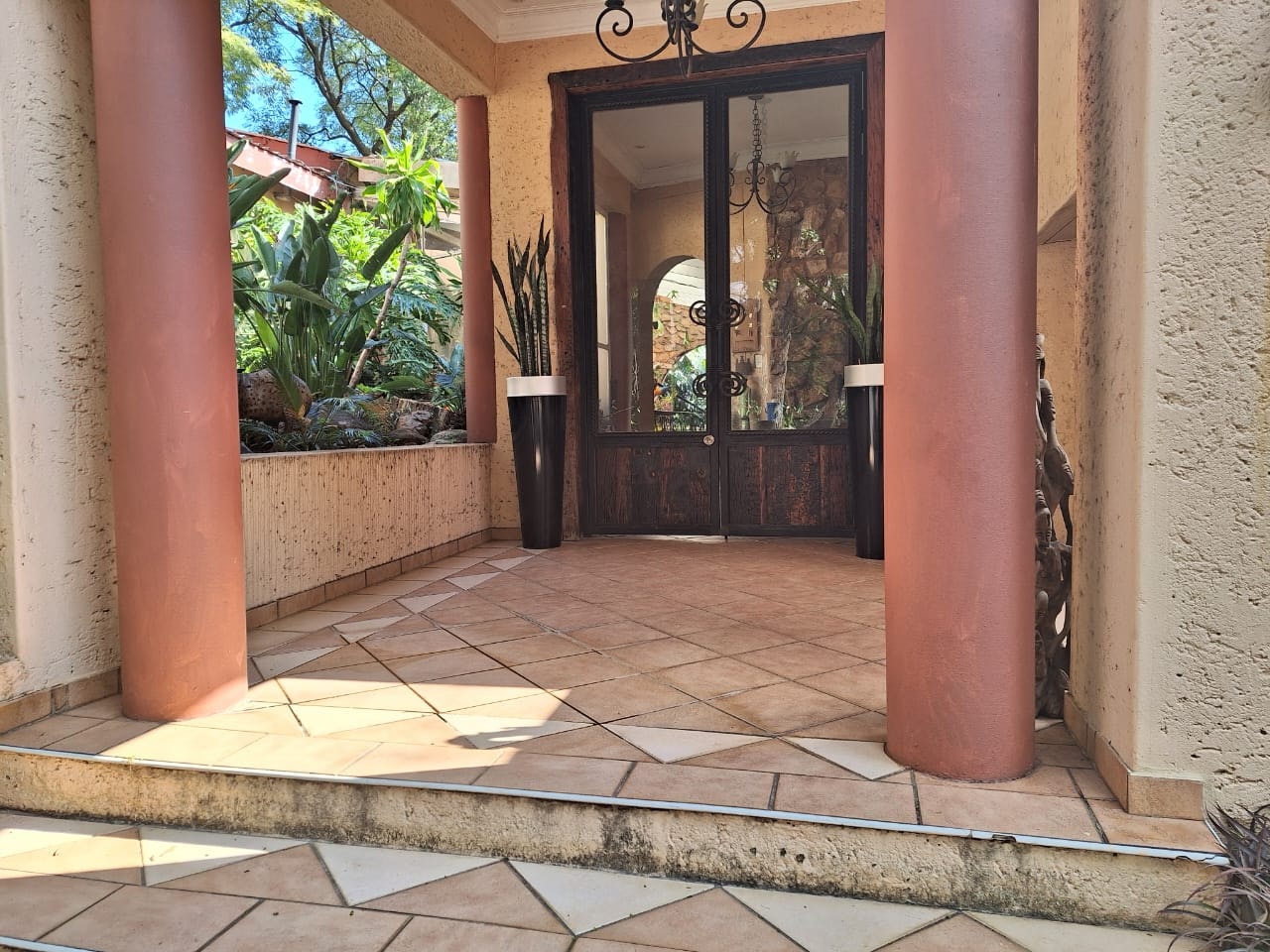 Johnson Country Chateau | LekkeSlaap