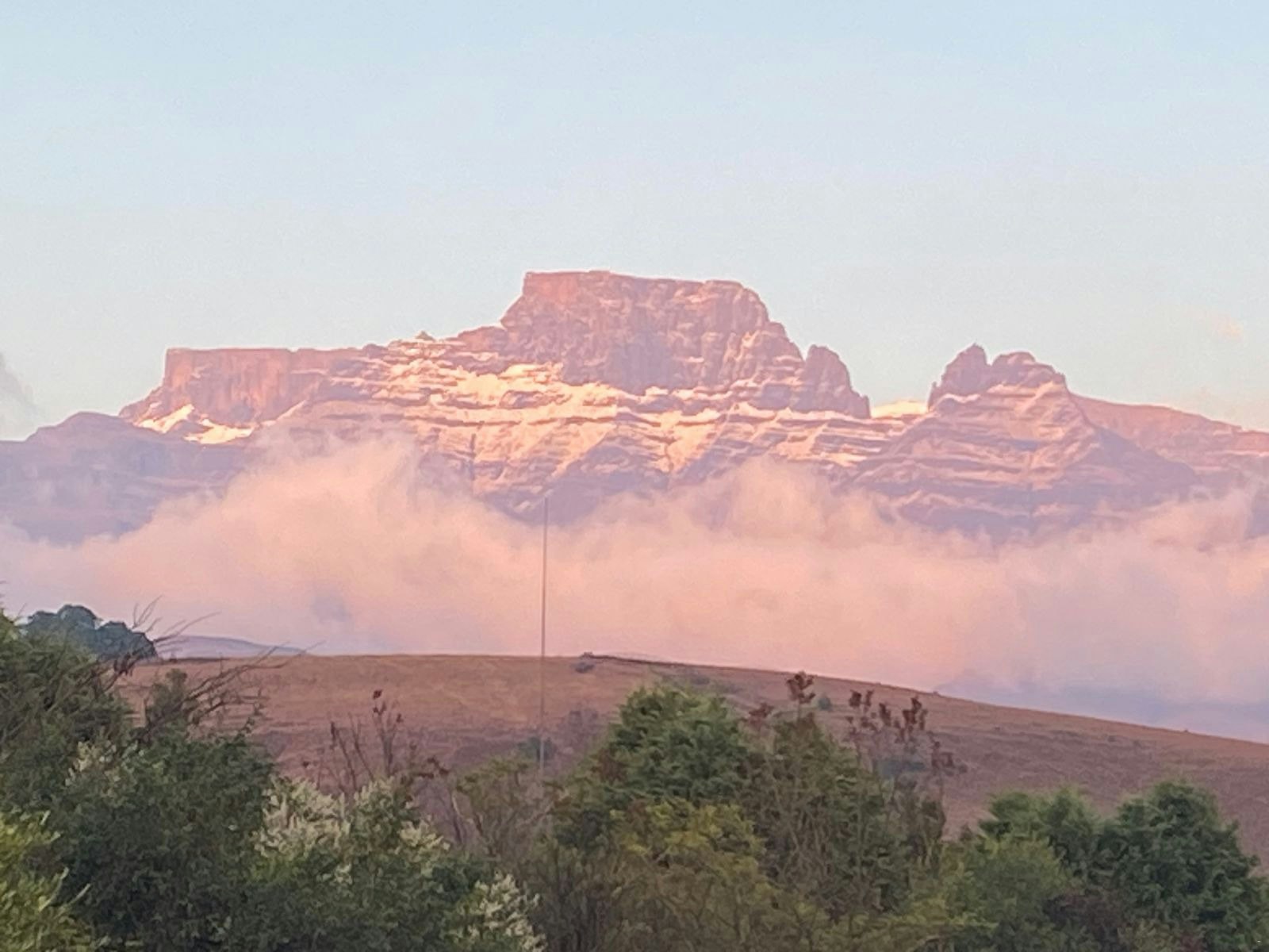 Inqevu Lodge | LekkeSlaap