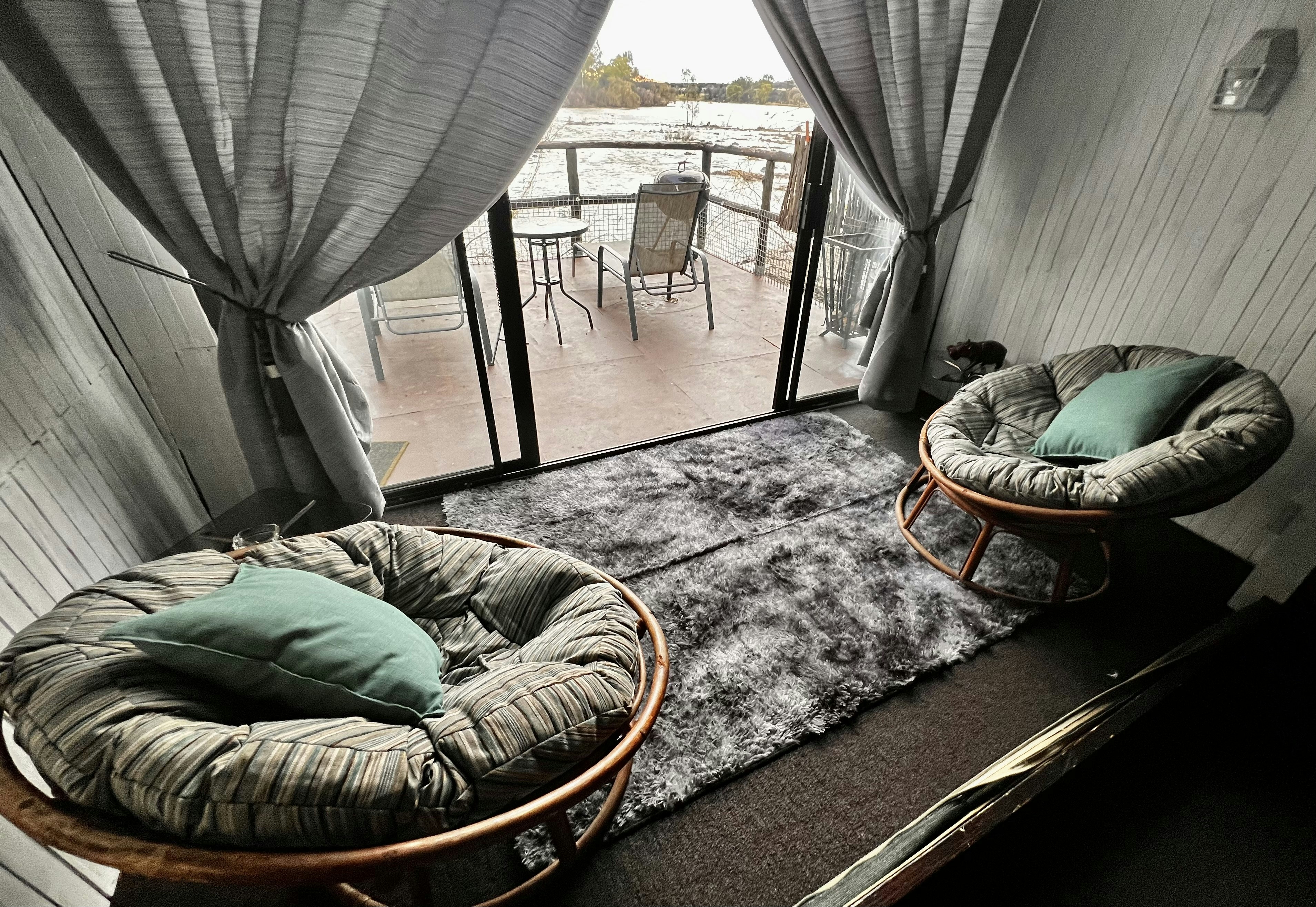 Zeekoe Lodge | LekkeSlaap