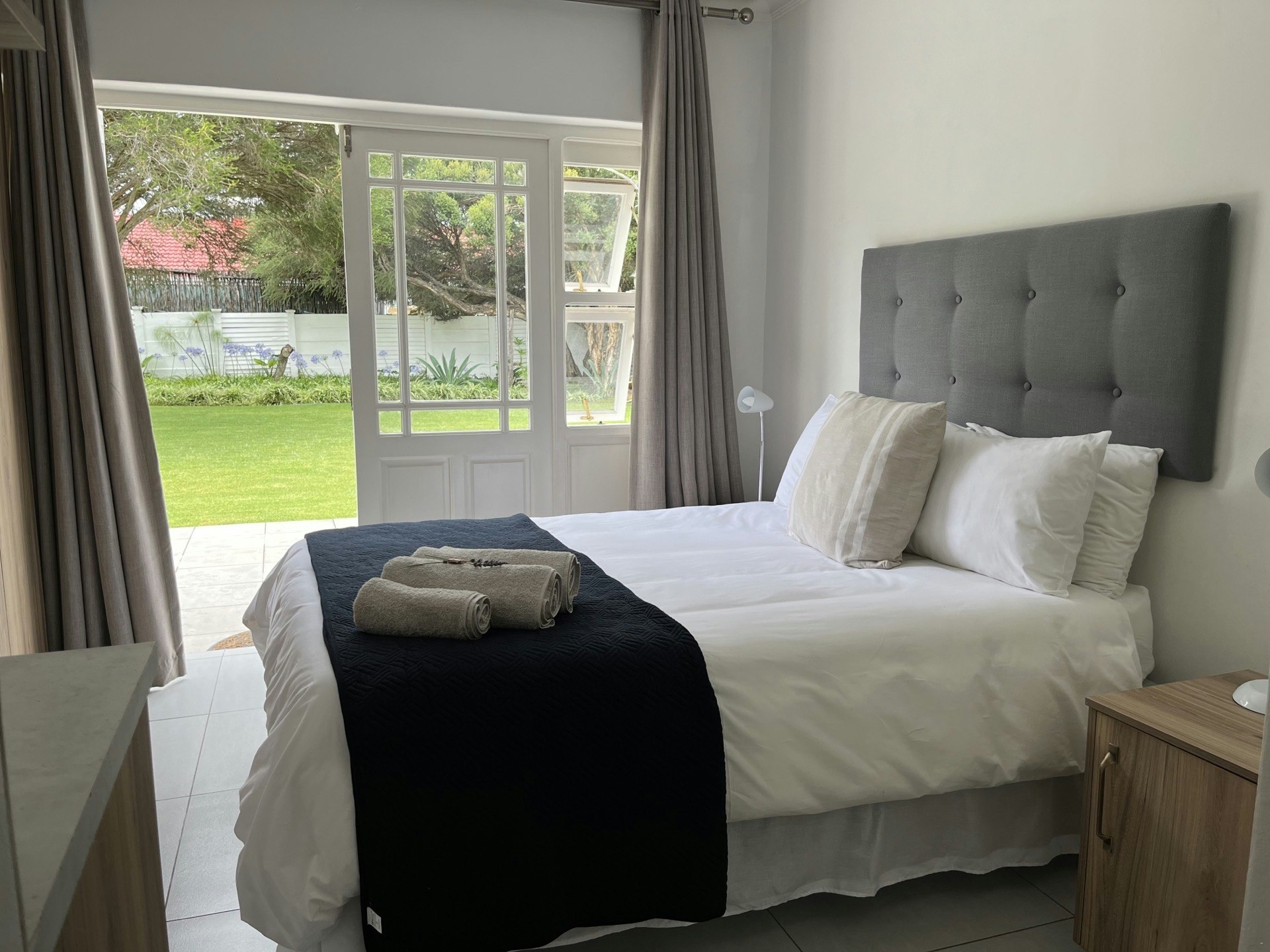 Accommodation near Life Rosepark Hospital | LekkeSlaap