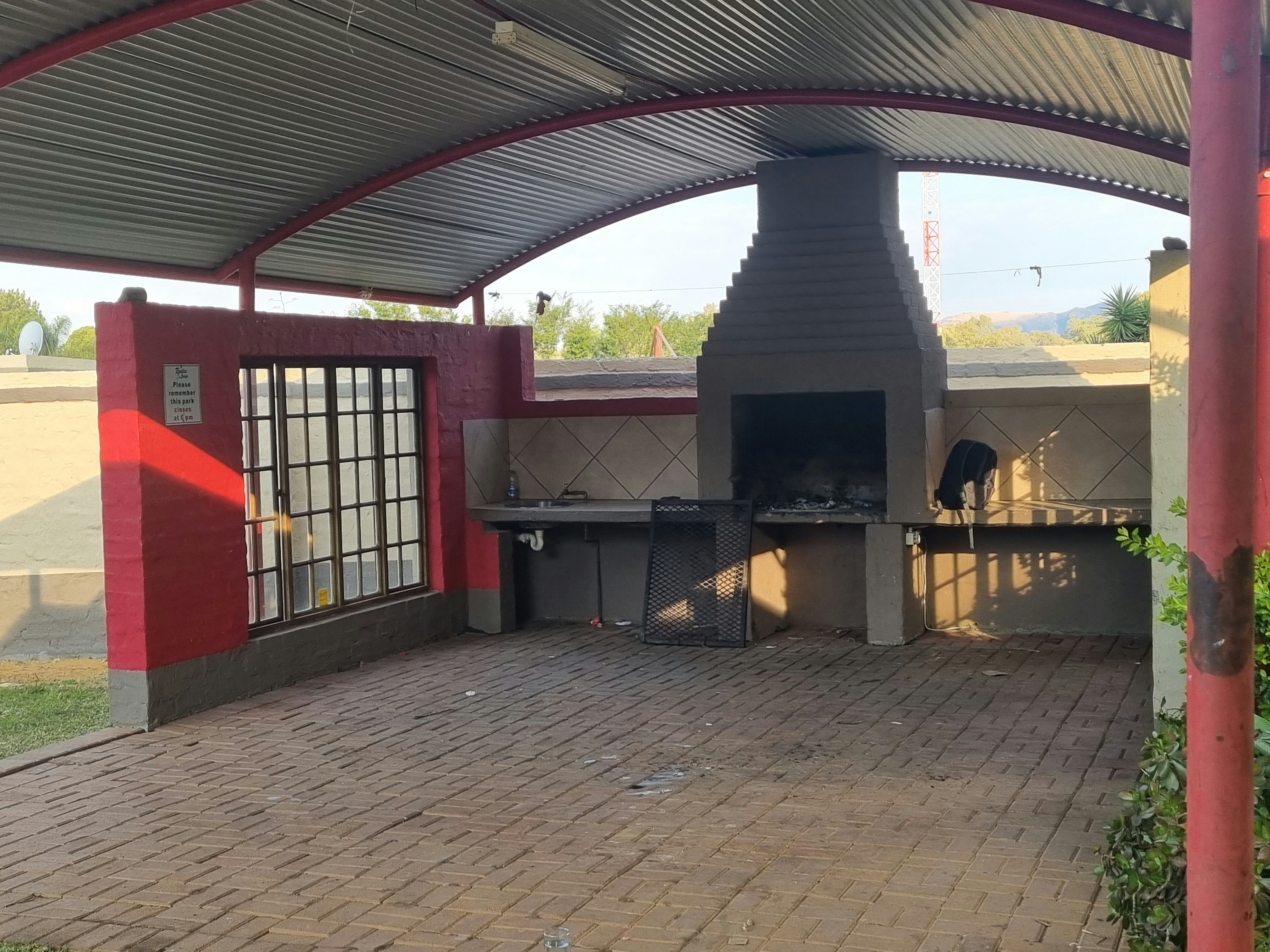 Rusties Lodge | LekkeSlaap