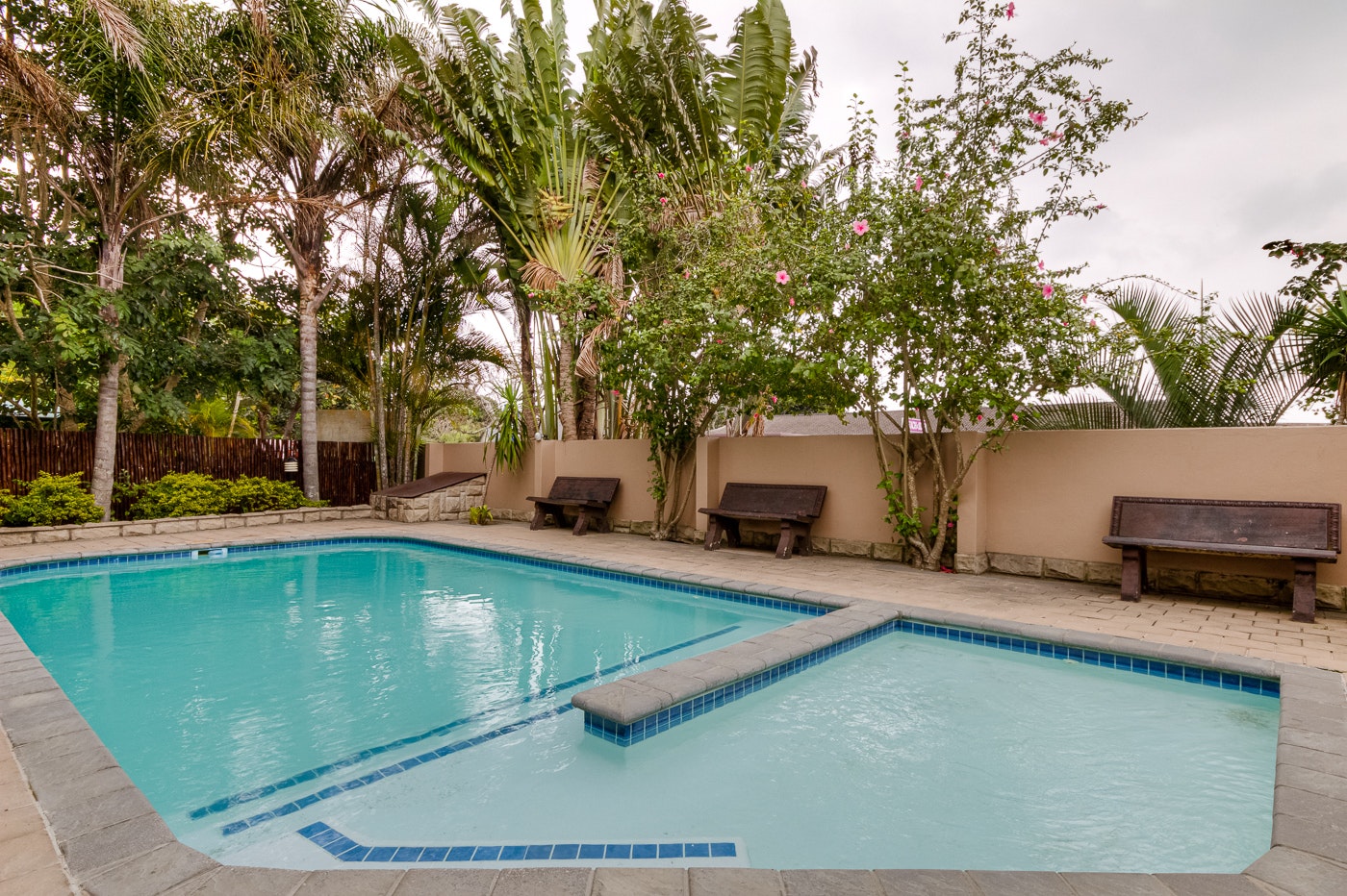Shonalanga Lodge | LekkeSlaap
