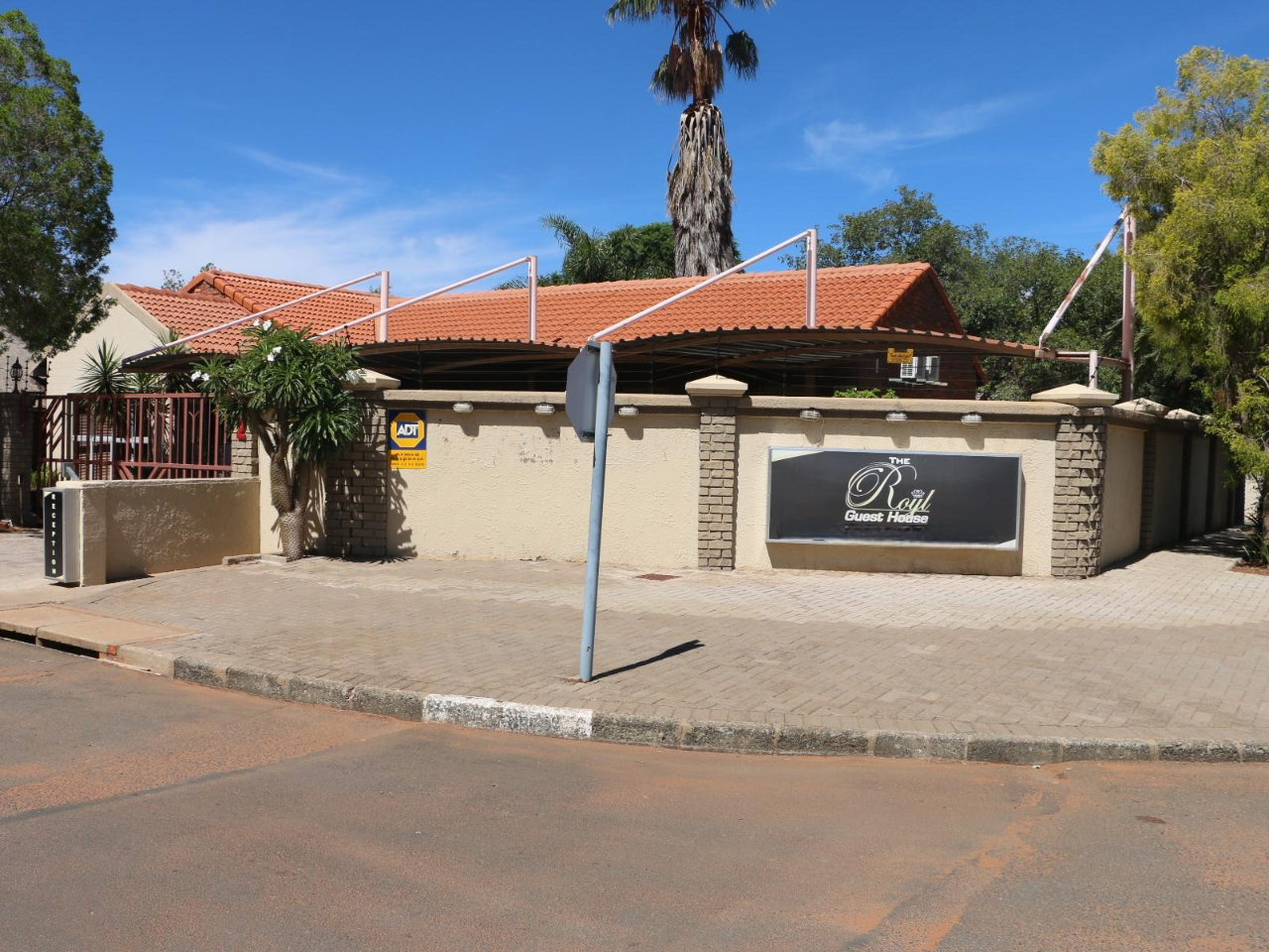 The Royl Guesthouse | LekkeSlaap