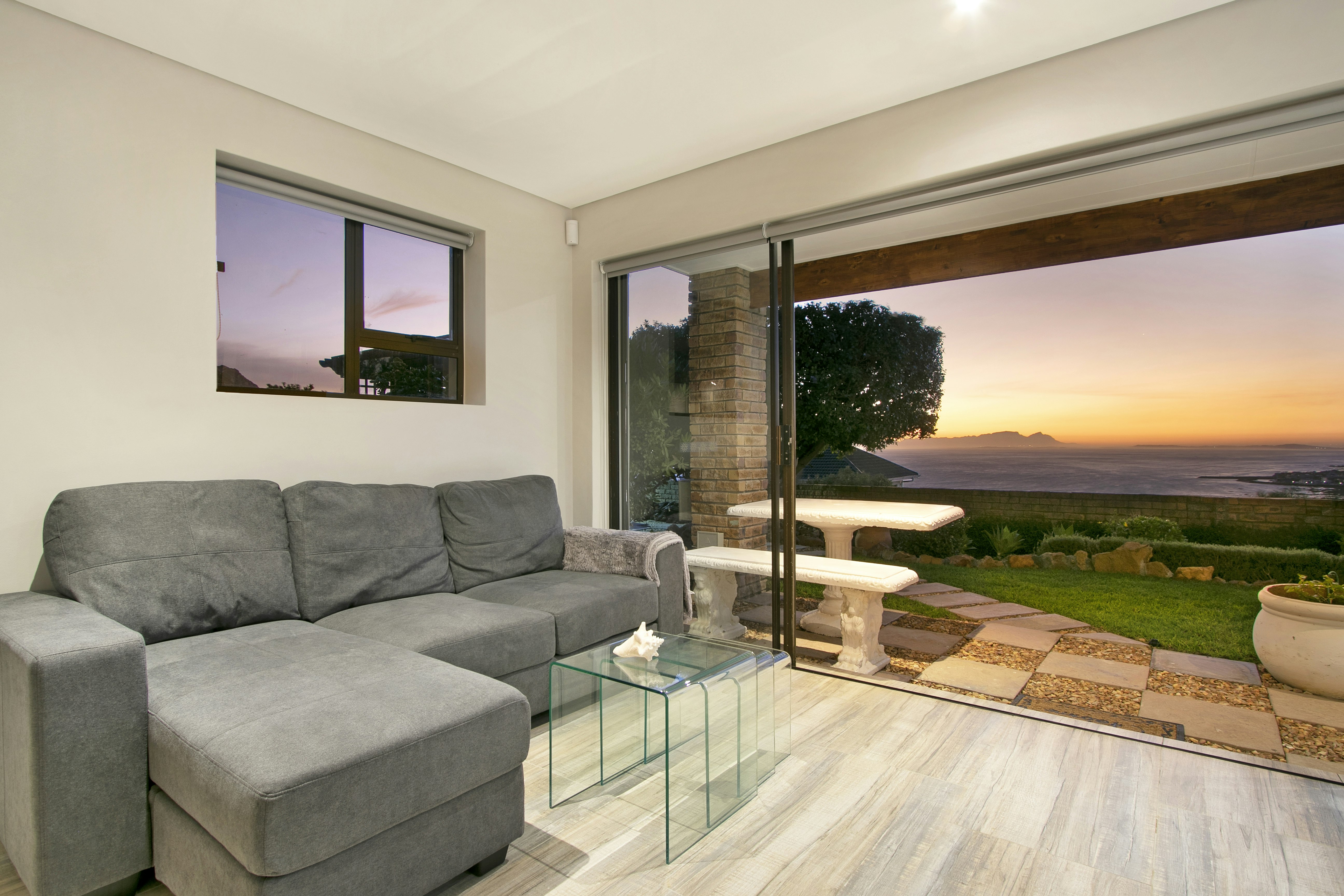 Zaria Sun Cottage | LekkeSlaap