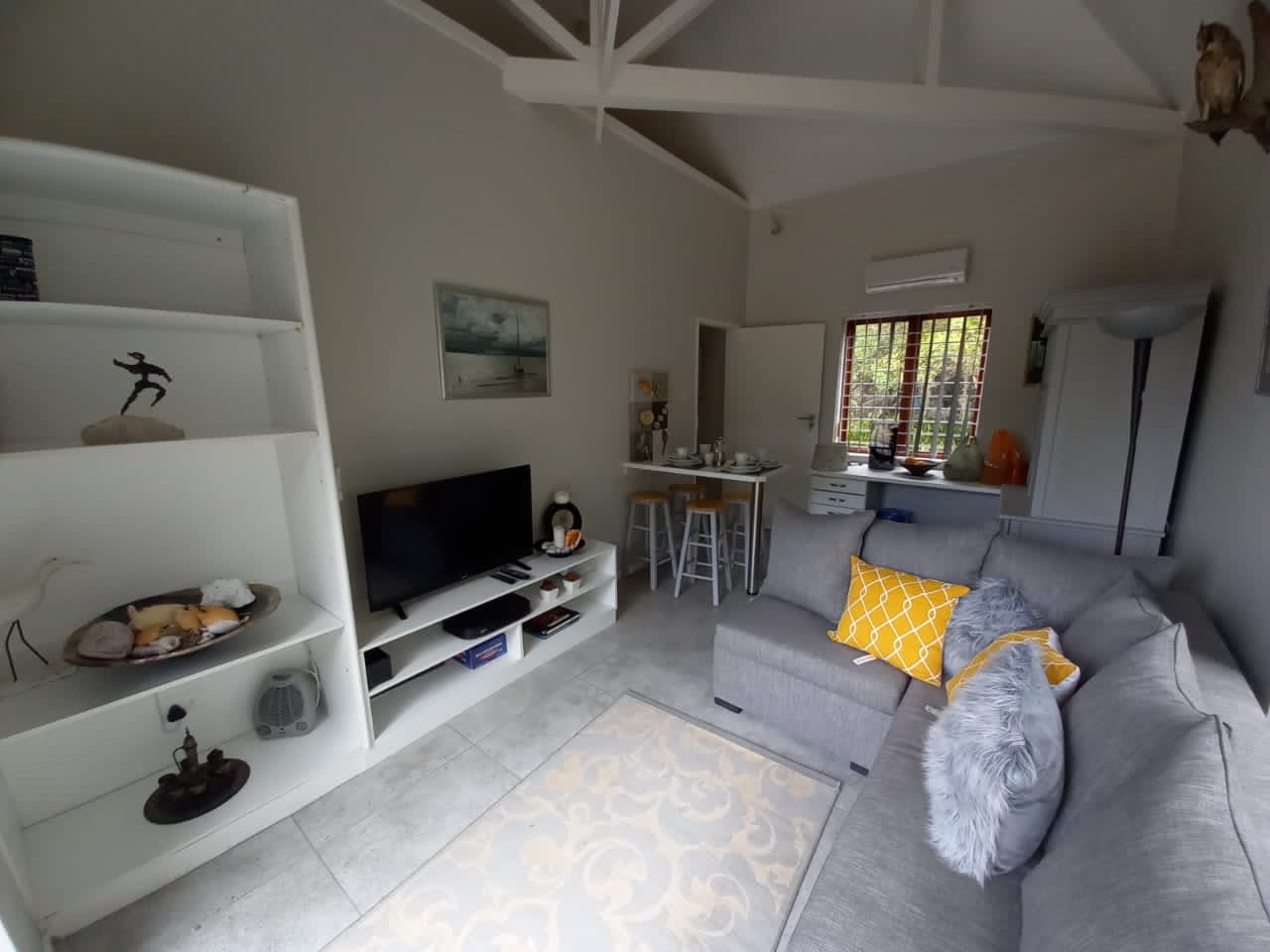 Beachfront Accommodation - LekkeSlaap