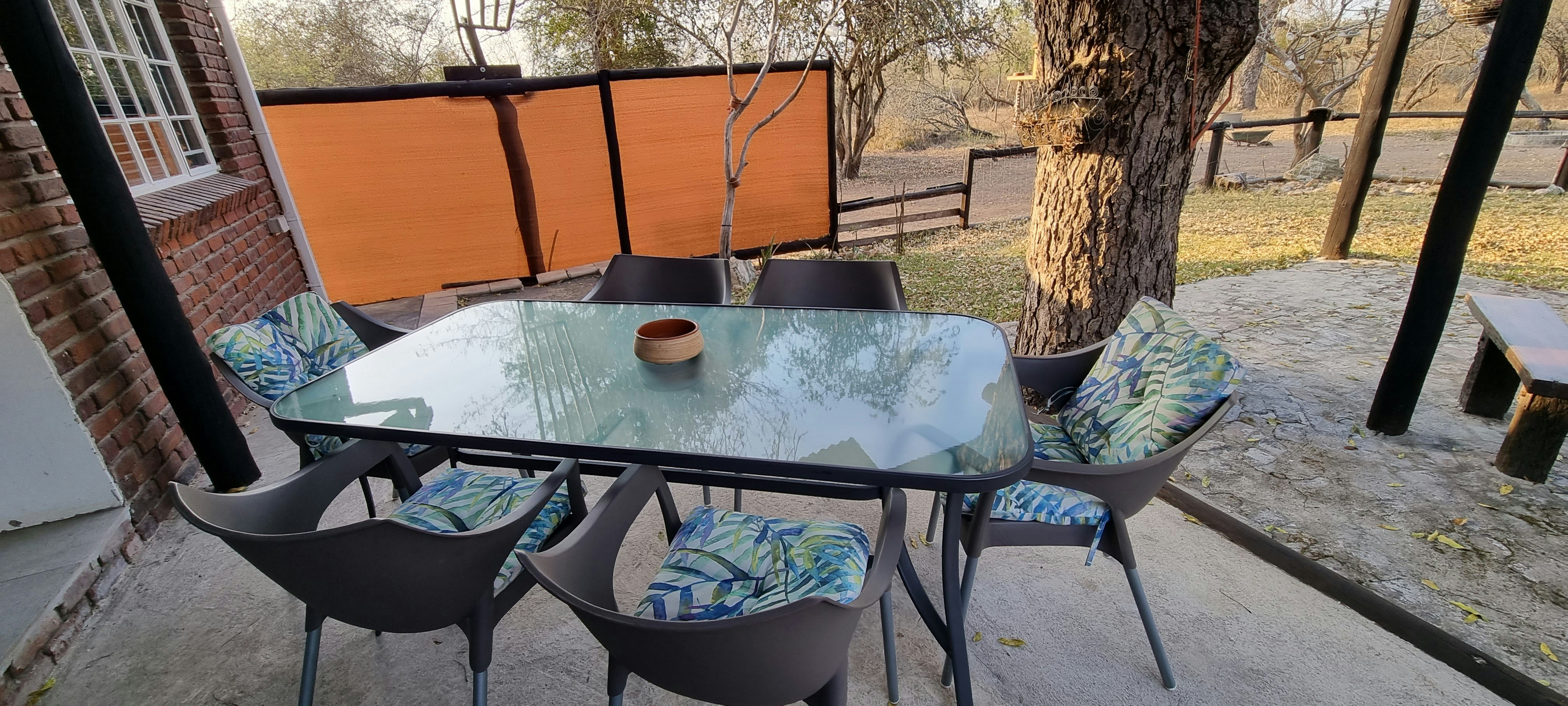 Inyathi Khaya | LekkeSlaap