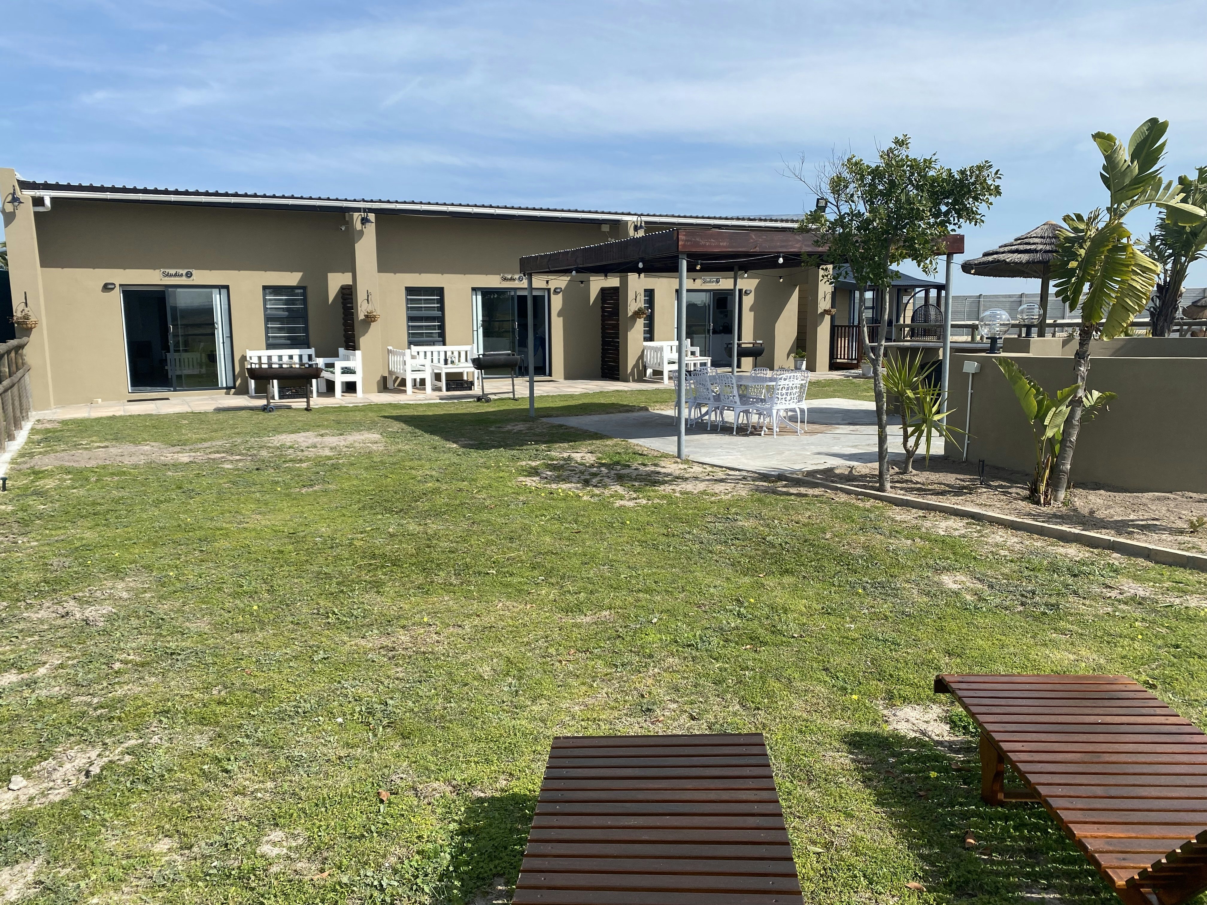 Melkbos Mountain View Estate | LekkeSlaap