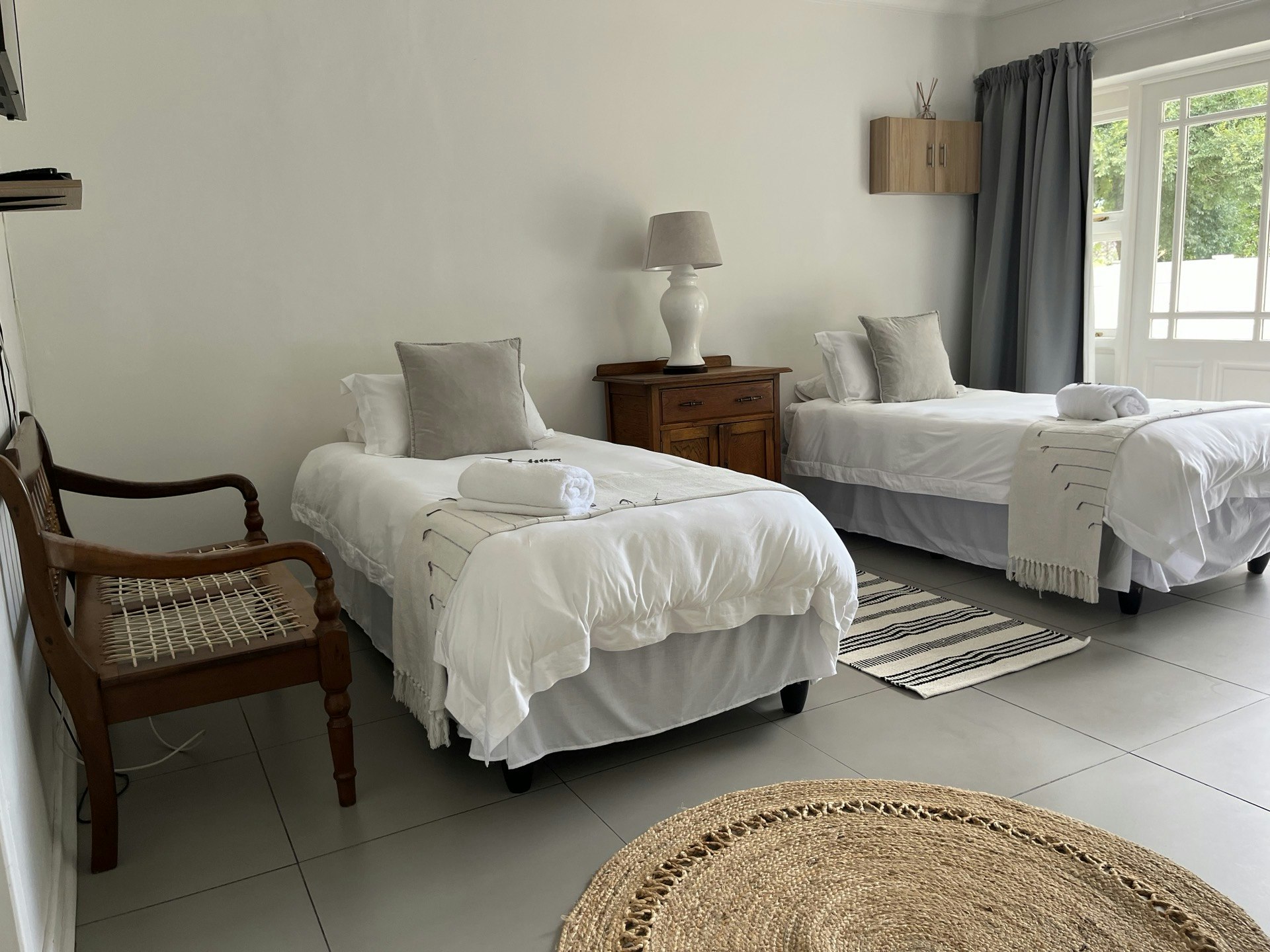 Accommodation near Life Rosepark Hospital | LekkeSlaap