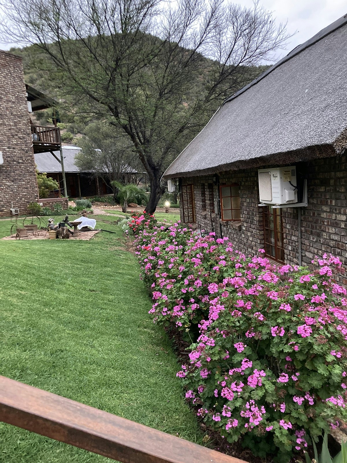 Stonebreaker Country Lodge | LekkeSlaap