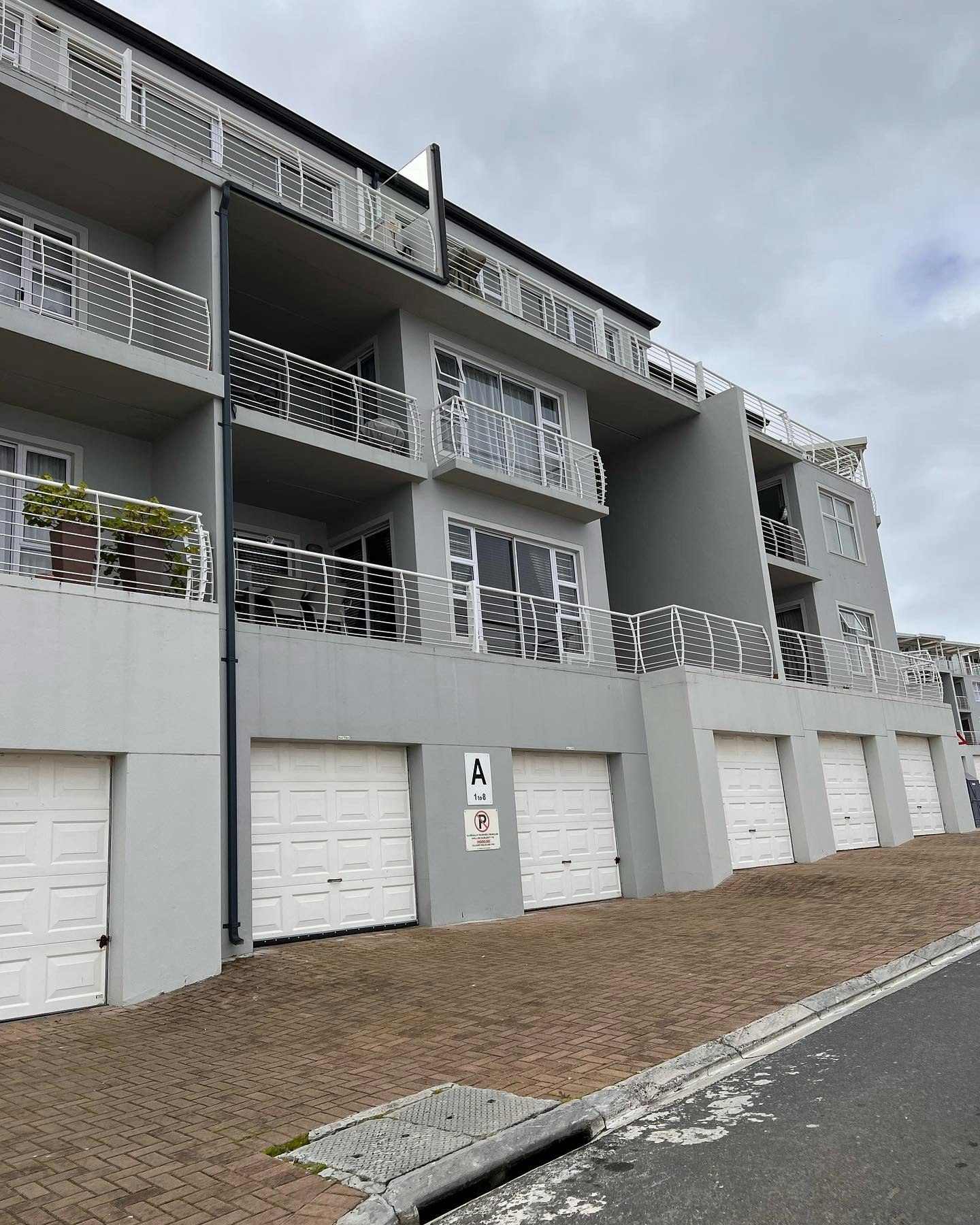 2 Dolphin Ridge | LekkeSlaap