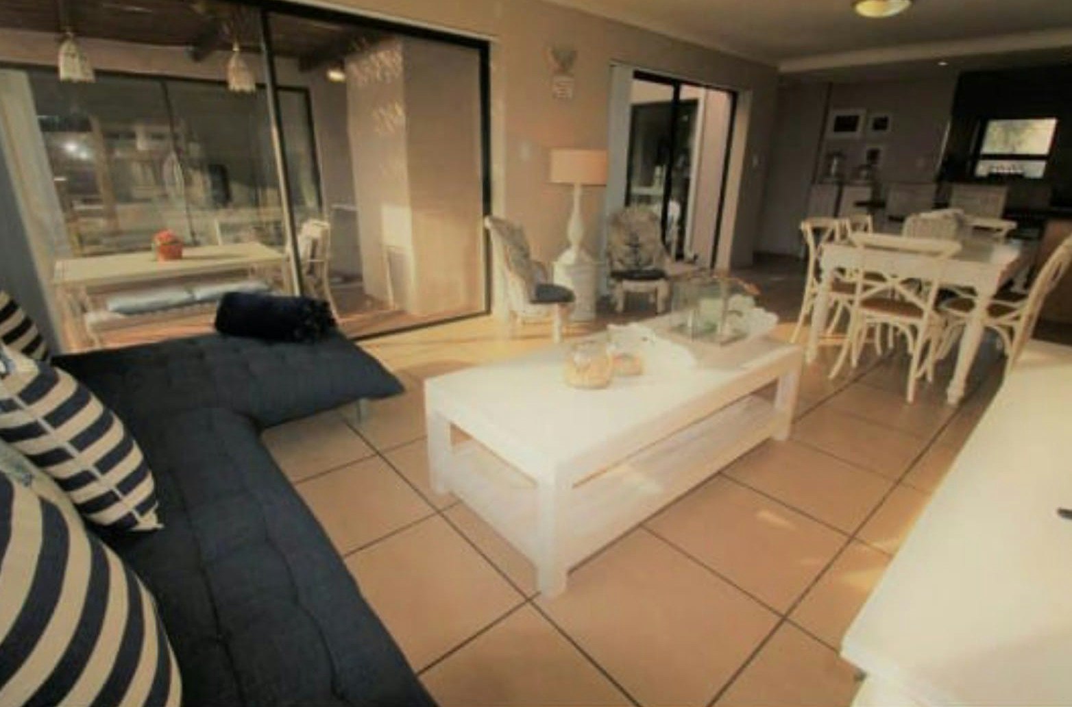 Helios Place Holiday Accommodation | LekkeSlaap