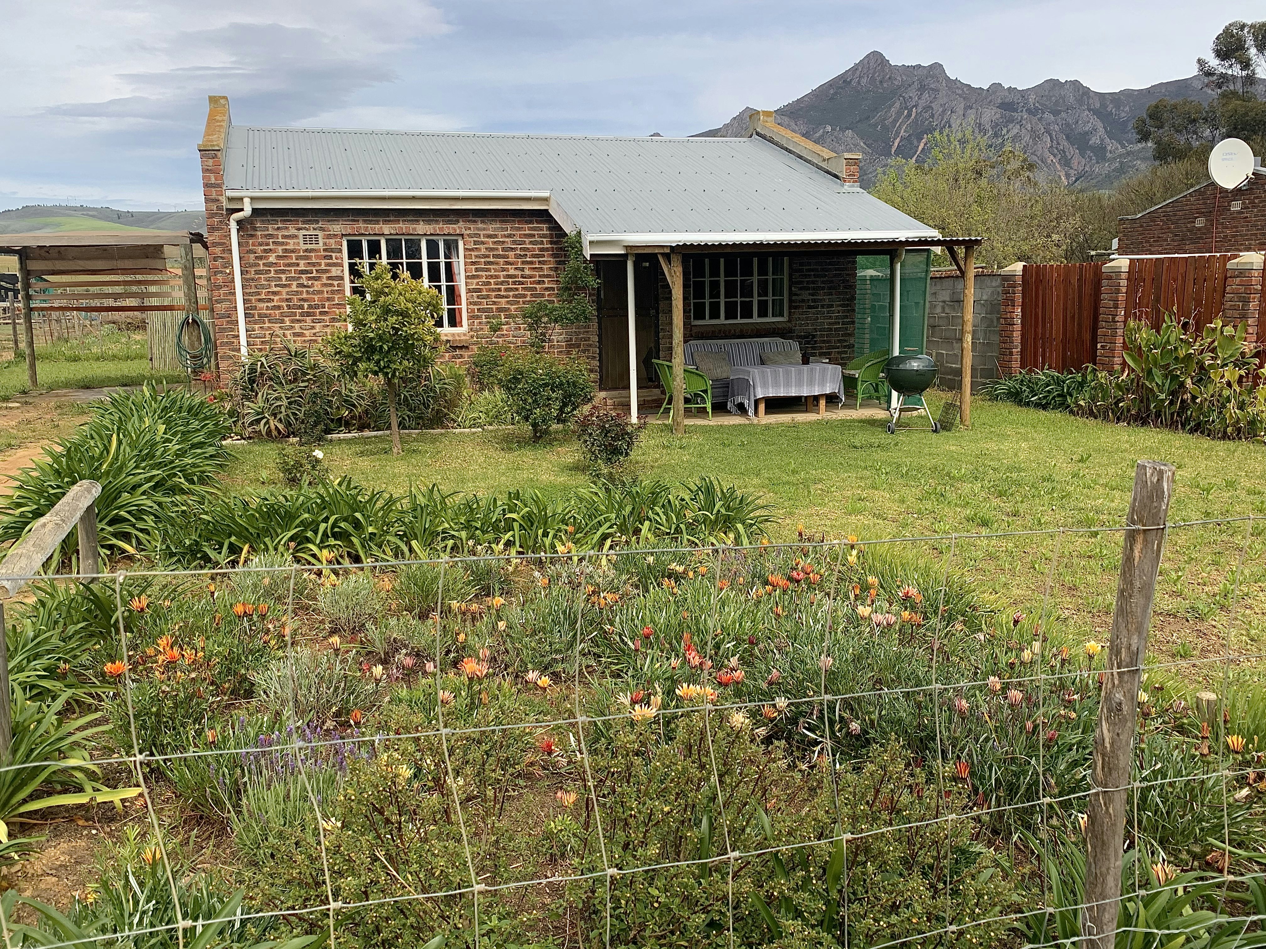 The Lemon Cottage @ Pendennis Farm Villiersdorp | LekkeSlaap