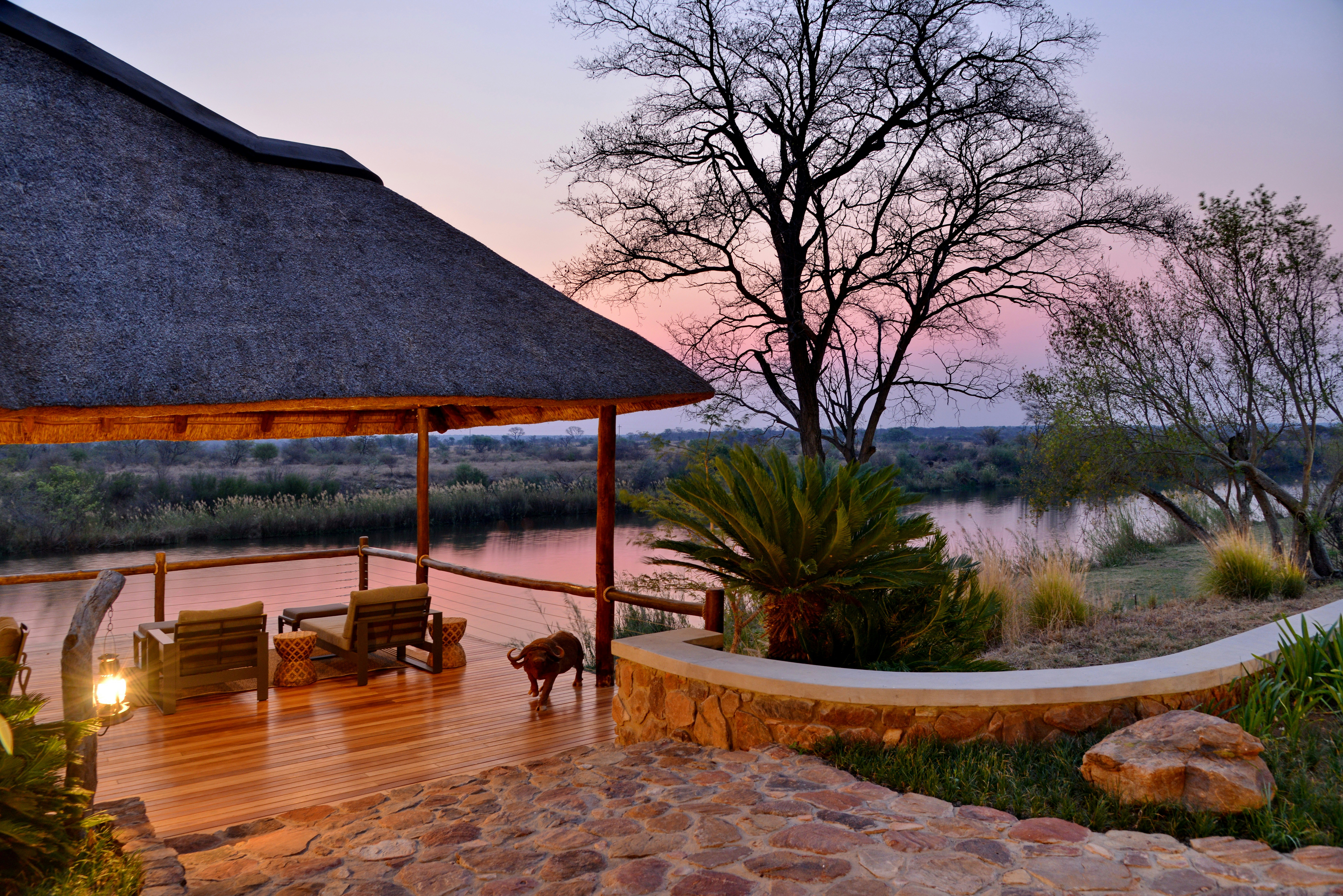 Royal Morubisi River Lodge | LekkeSlaap