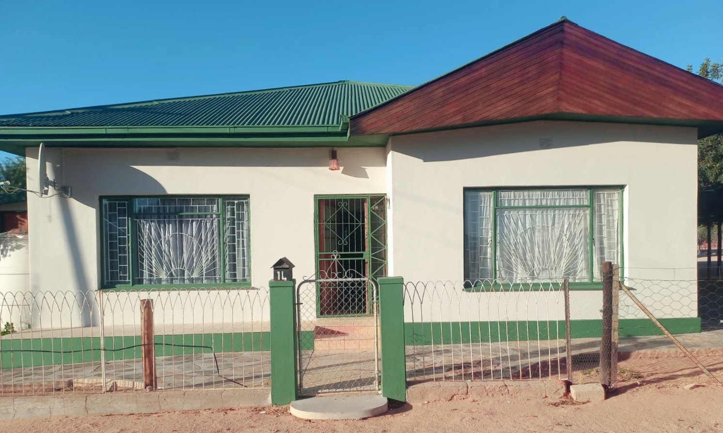 Pofadder Accommodation - LekkeSlaap