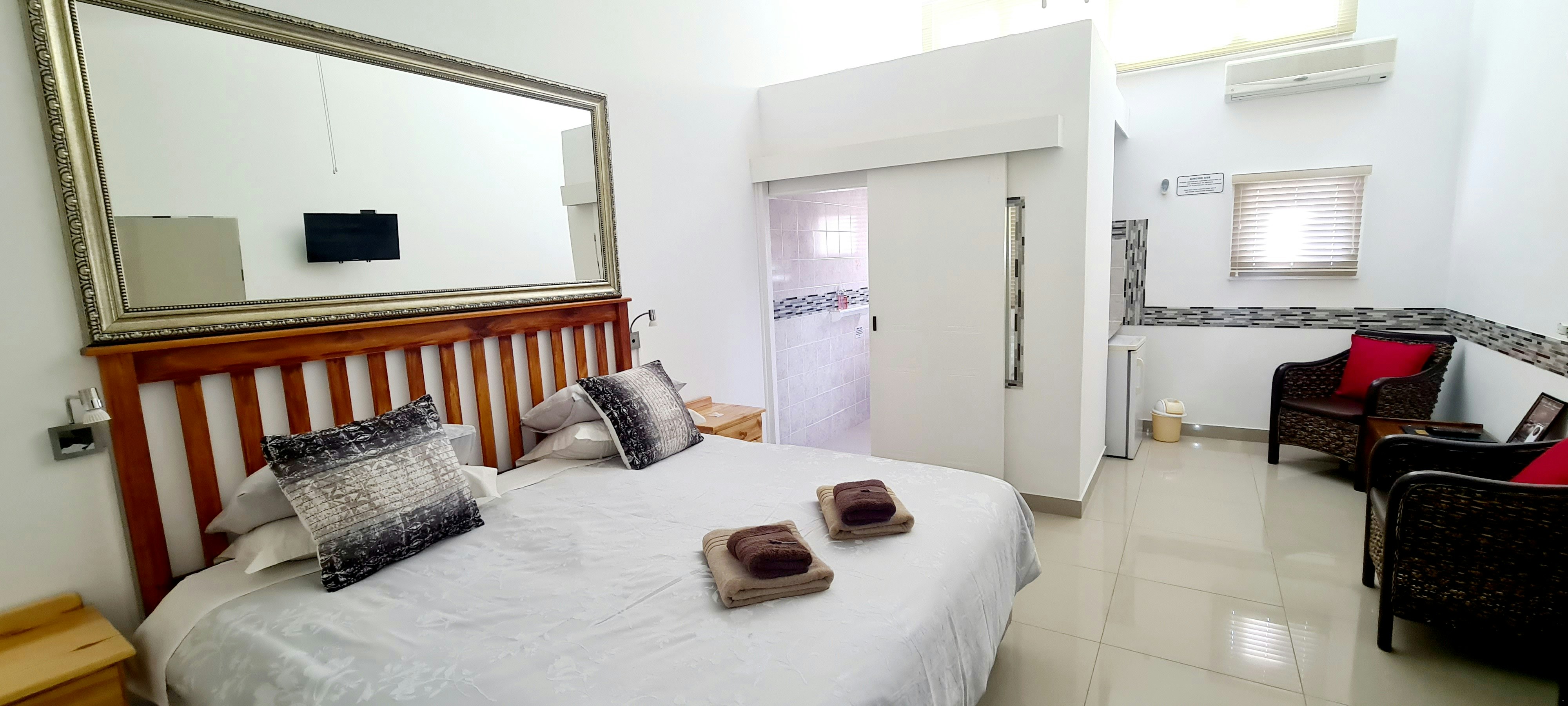 Old Mill Lodge & Restaurant | Rooms